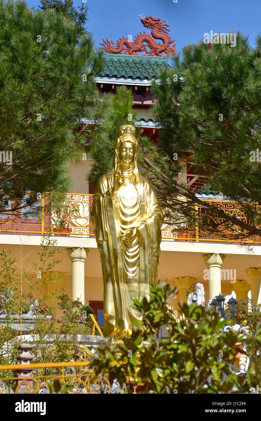 The Tien Minh Pagoda: an insolit buddhist sanctuary in the capitale of ...