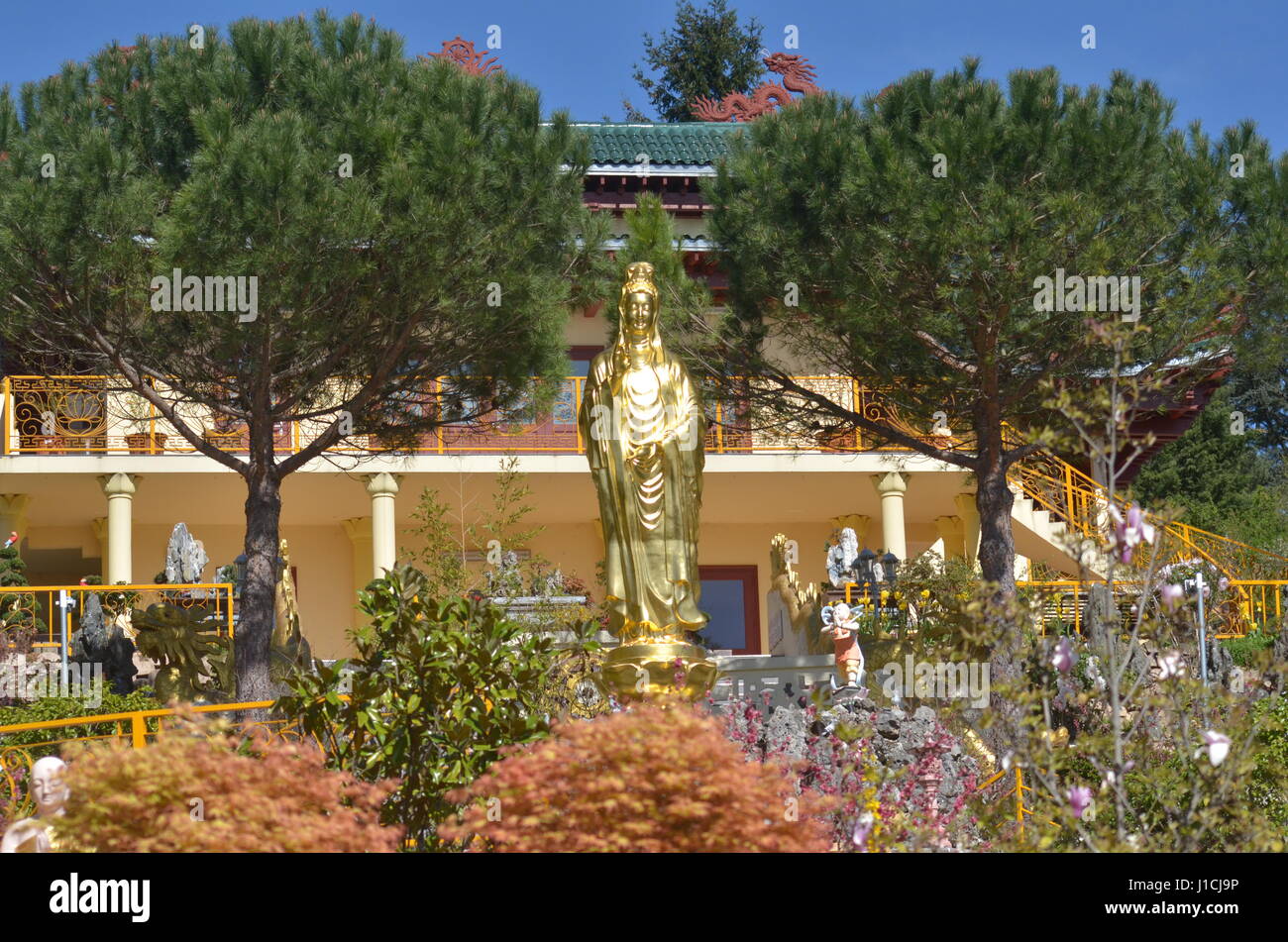 The Tien Minh Pagoda: an insolit buddhist sanctuary in the capitale of ...
