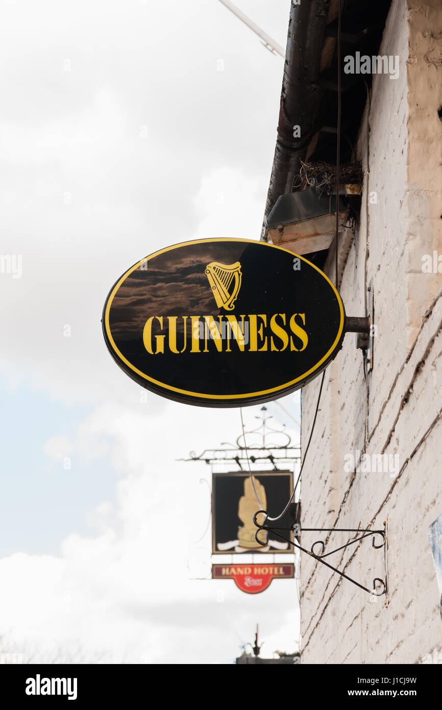 Guiness logo hi-res stock photography and images - Alamy