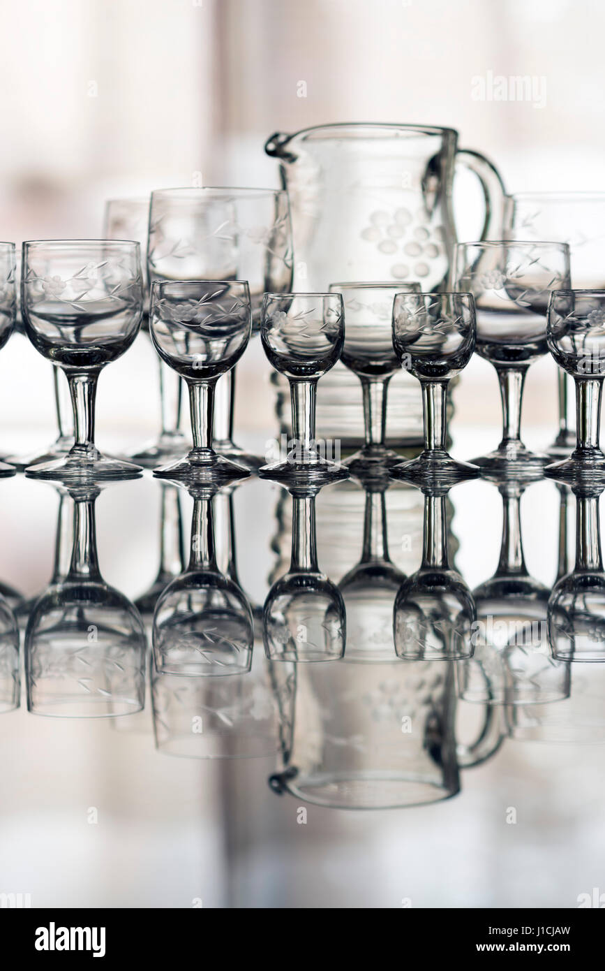 Shiny table hi-res stock photography and images - Alamy