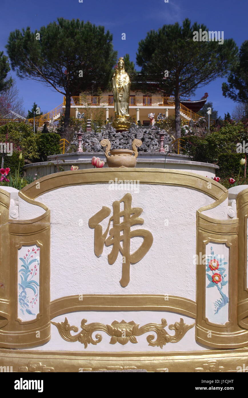 The Tien Minh Pagoda: an insolit buddhist sanctuary in the capitale of ...