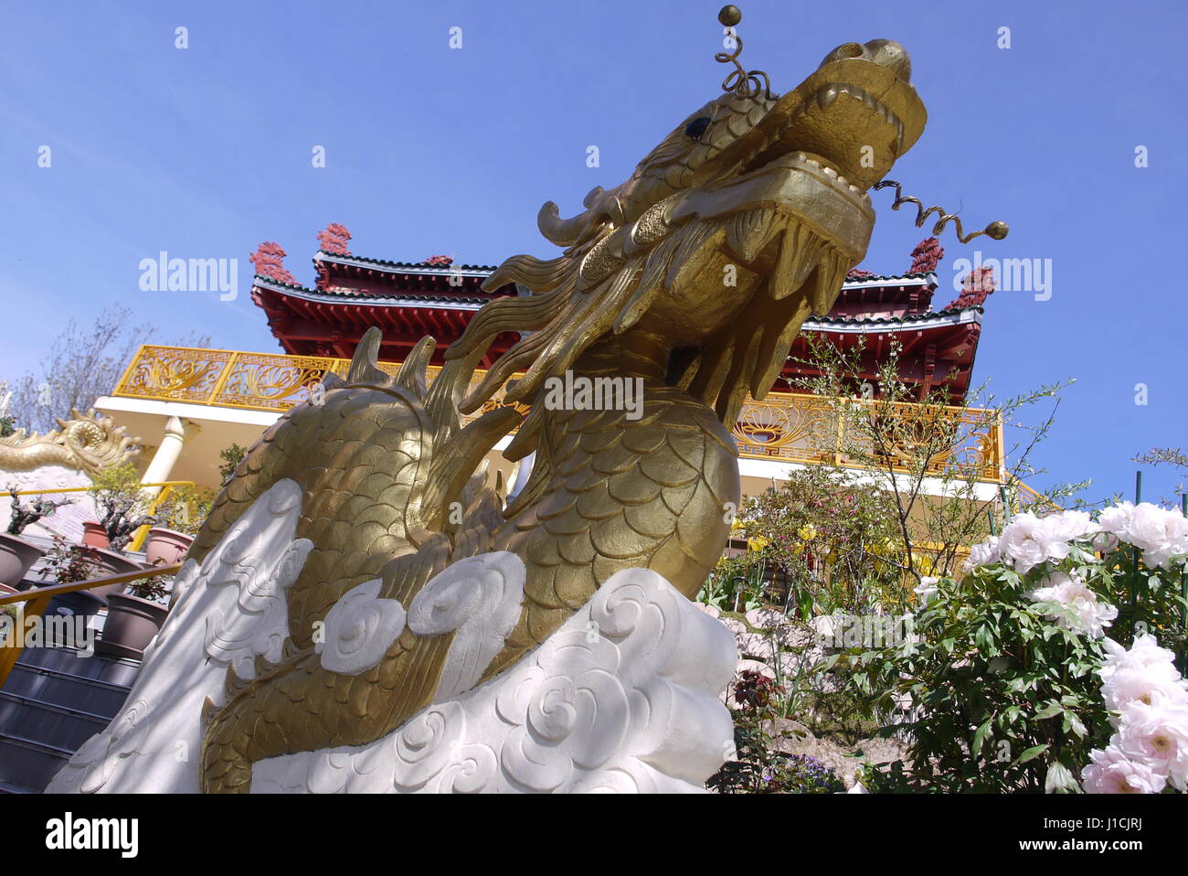 The Tien Minh Pagoda: an insolit buddhist sanctuary in the capitale of ...