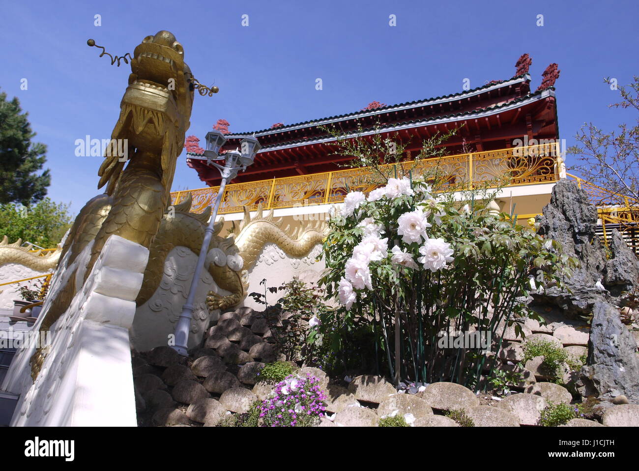 The Tien Minh Pagoda: an insolit buddhist sanctuary in the capitale of ...