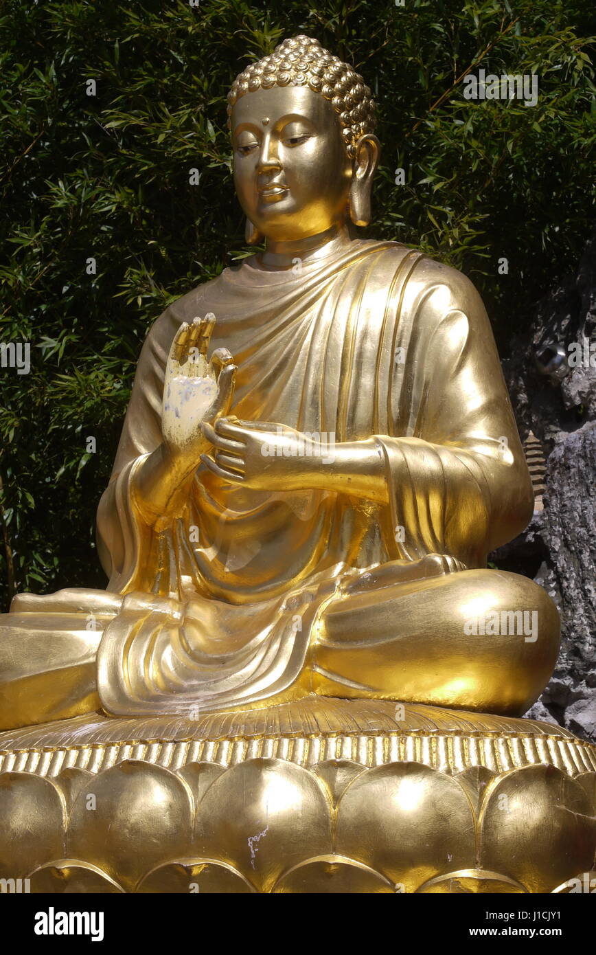 The Tien Minh Pagoda: an insolit buddhist sanctuary in the capitale of ...