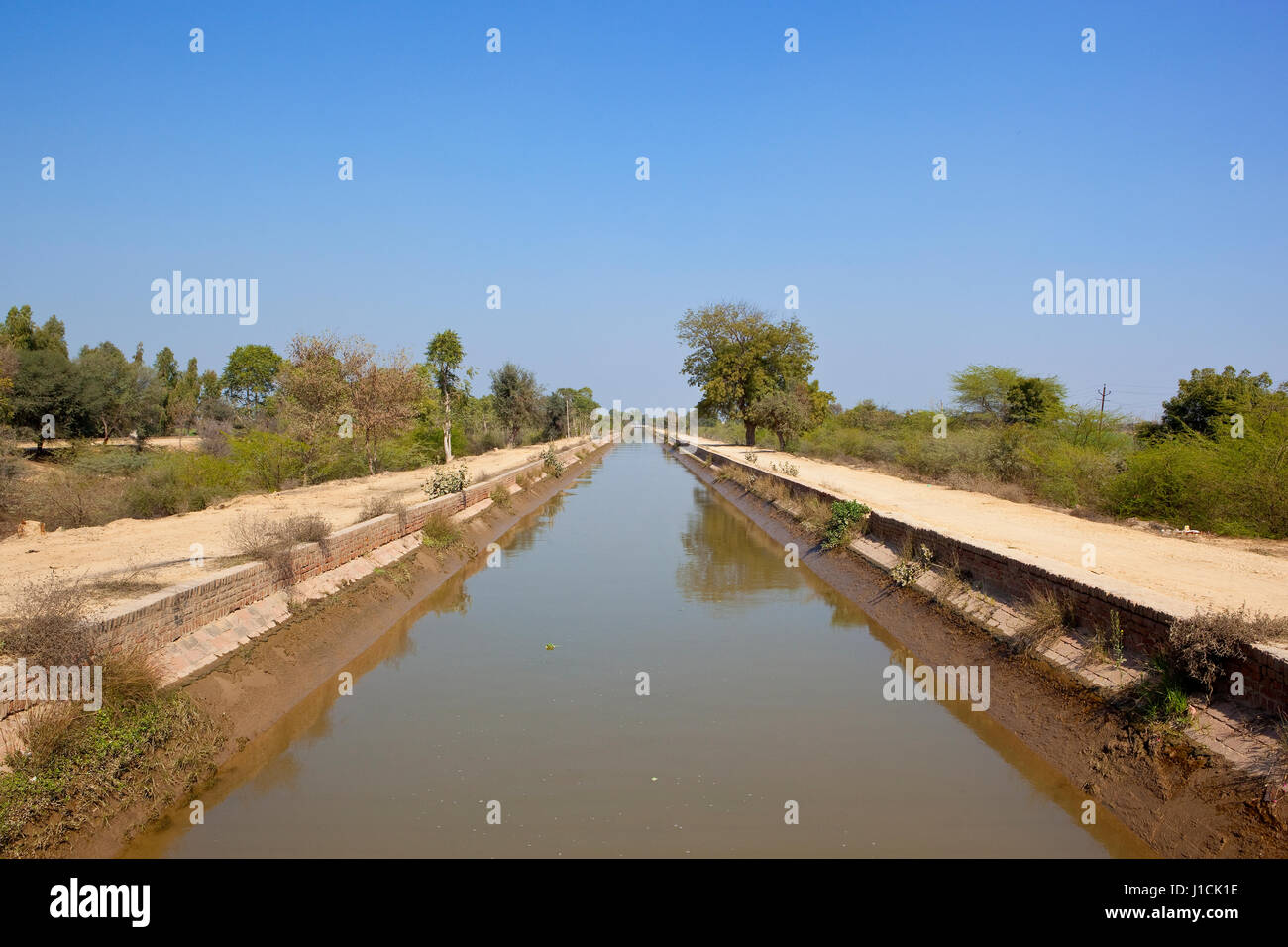 India irrigation canal hi-res stock photography and images - Alamy