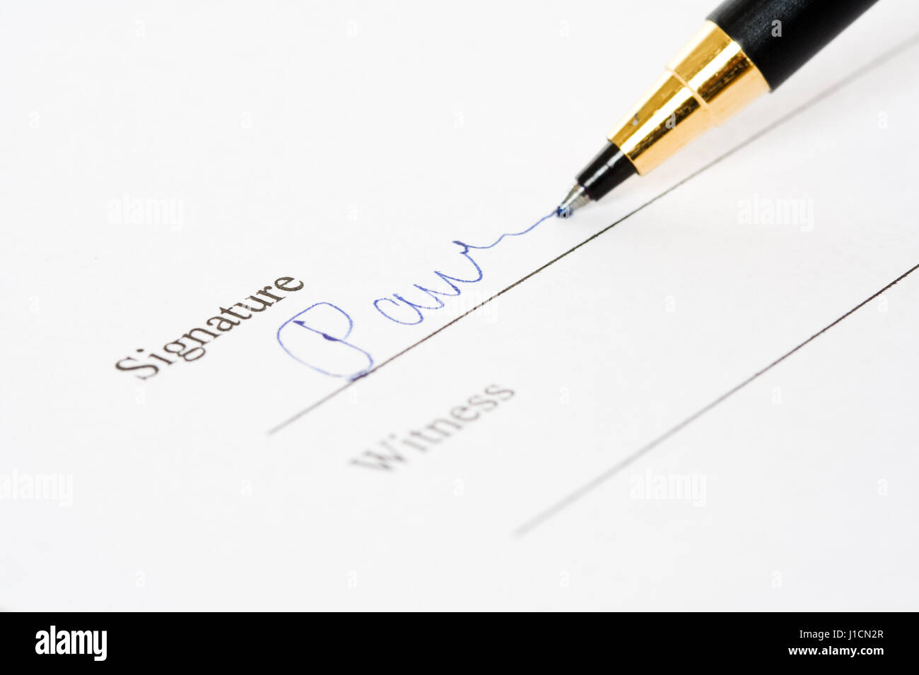 Signing a document witness hi-res stock photography and images - Alamy