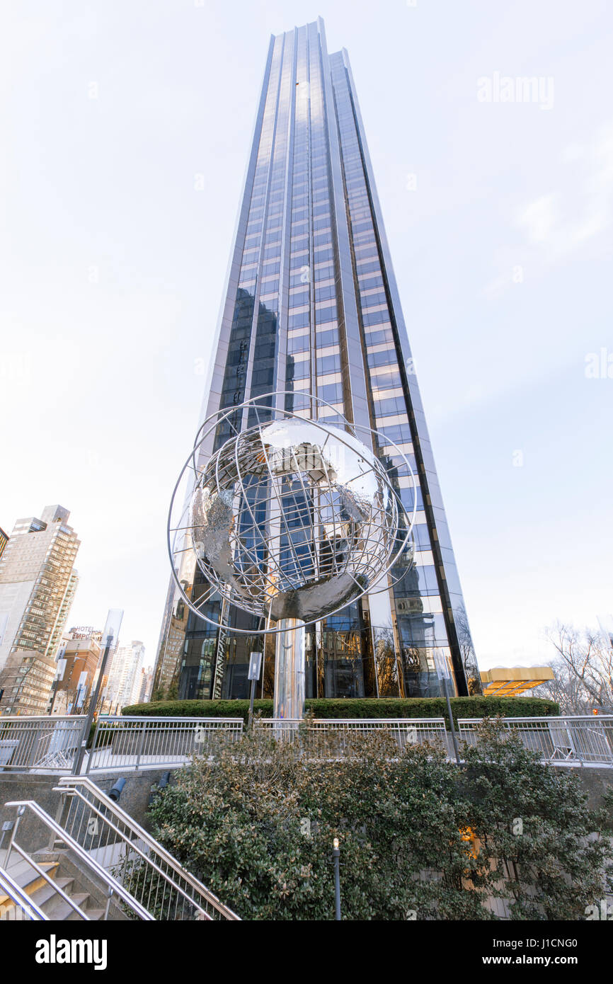 52 story building hi-res stock photography and images - Alamy