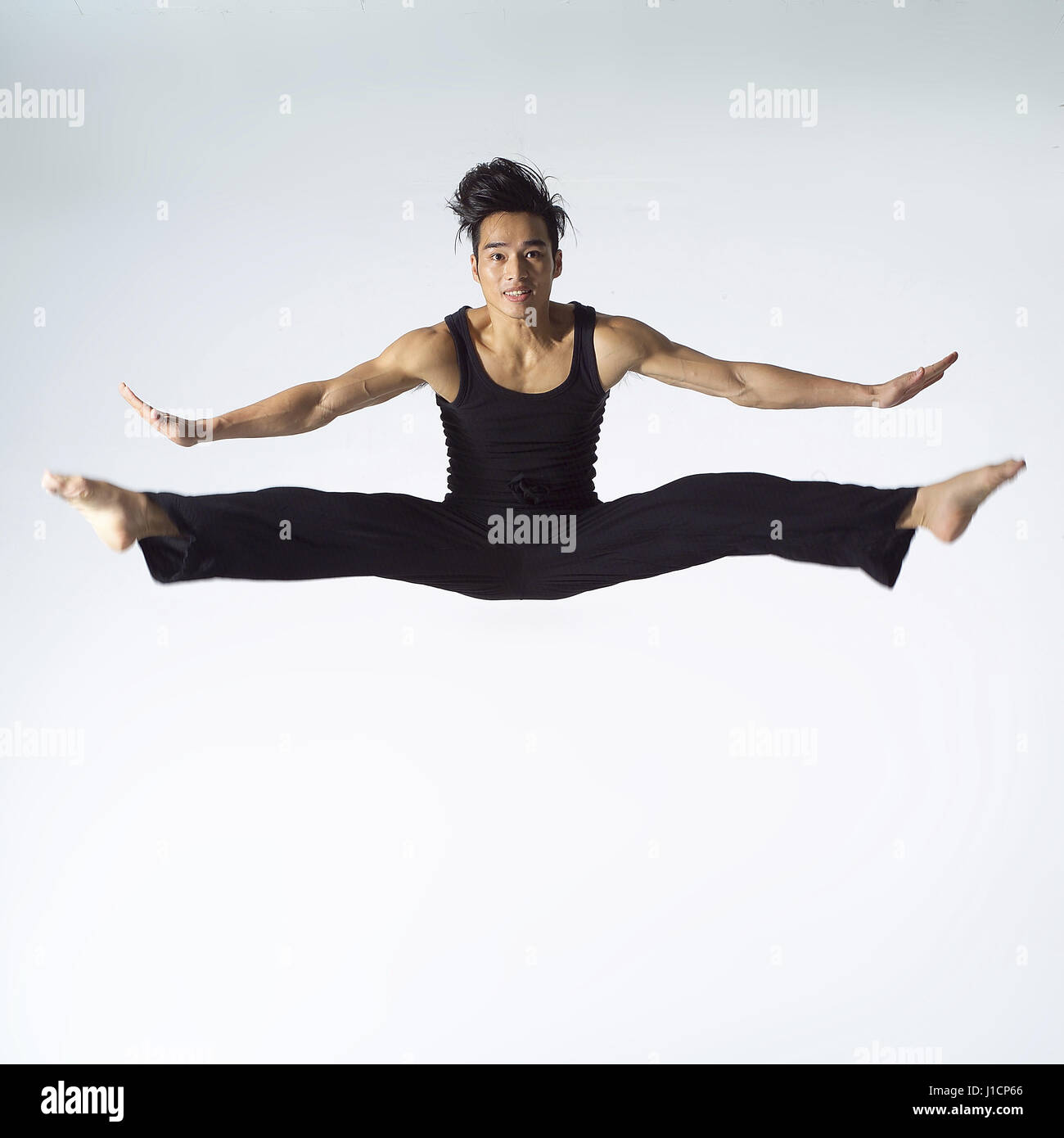 Kung fu dancing hi-res stock photography and images - Alamy