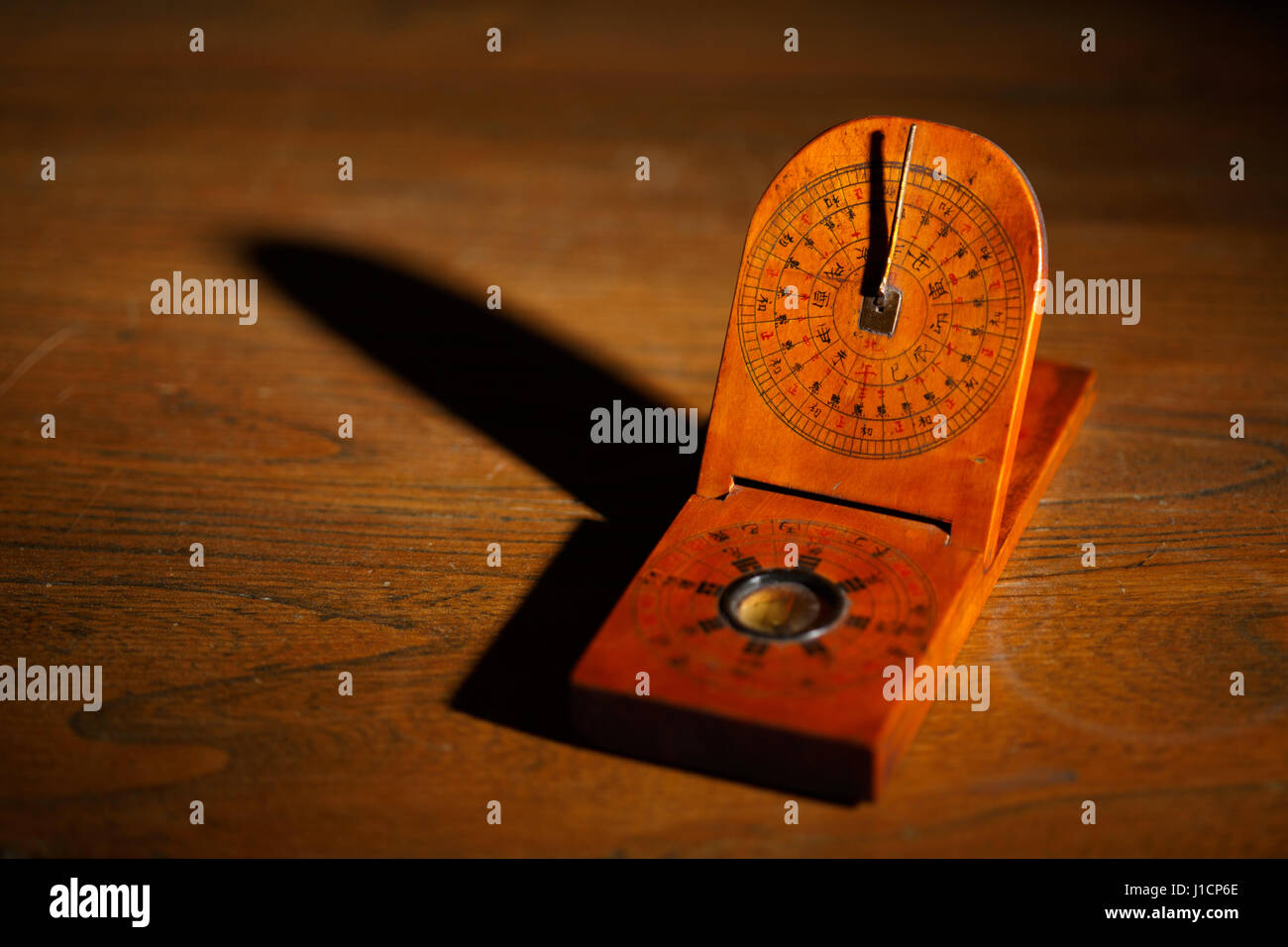Ancient china compass rose hi-res stock photography and images - Alamy