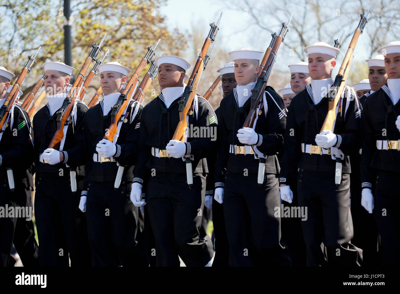 Navy honor guard hi-res stock photography and images - Alamy