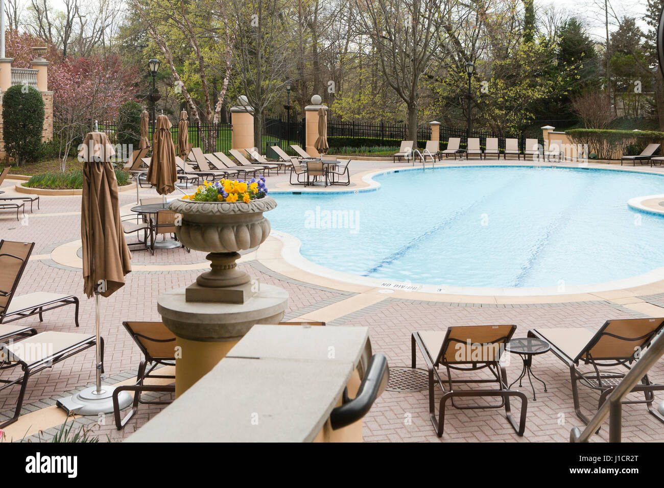 Empty hotel swimming pool hi-res stock photography and images - Alamy