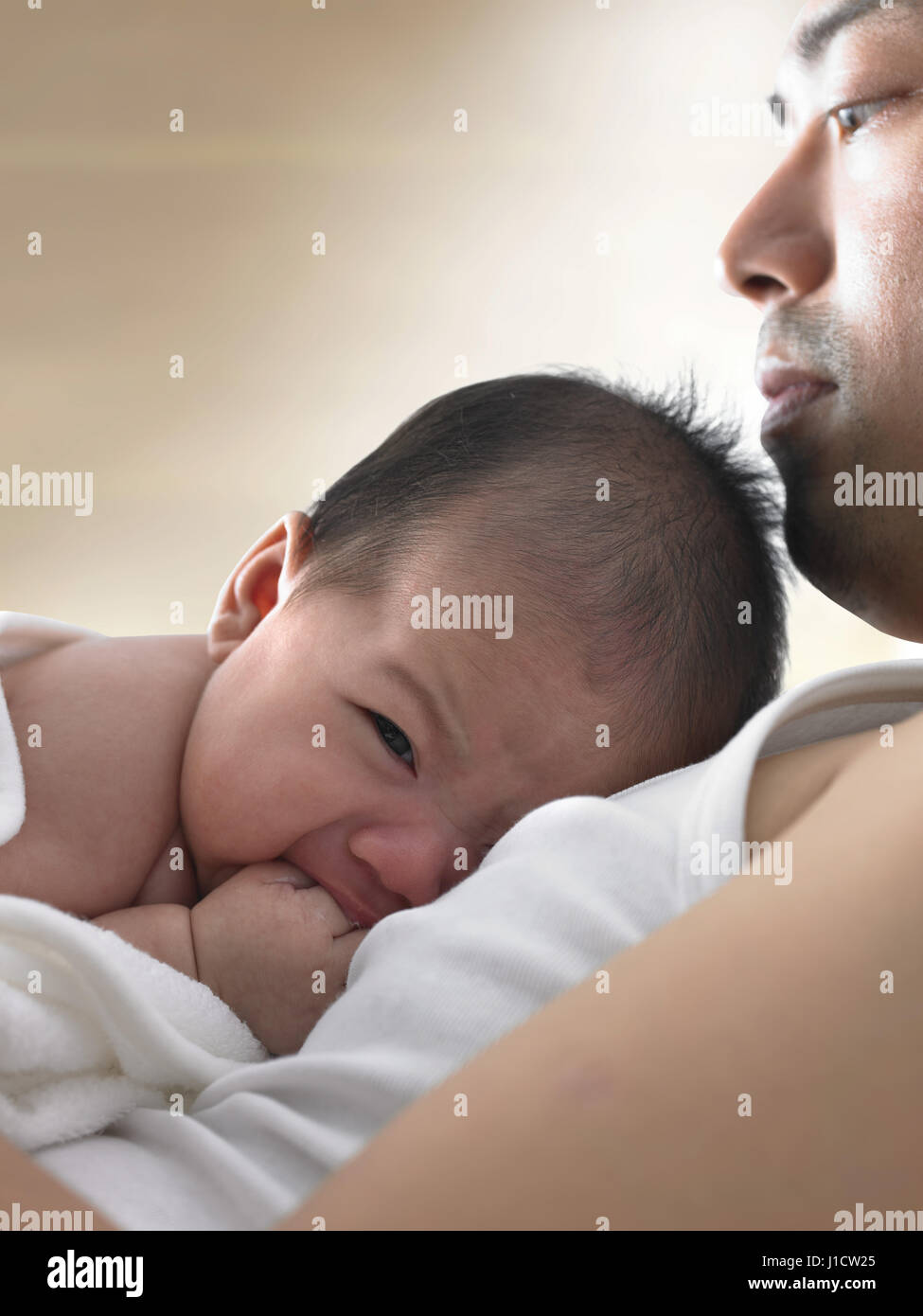 New born baby crying head hi-res stock photography and images - Alamy