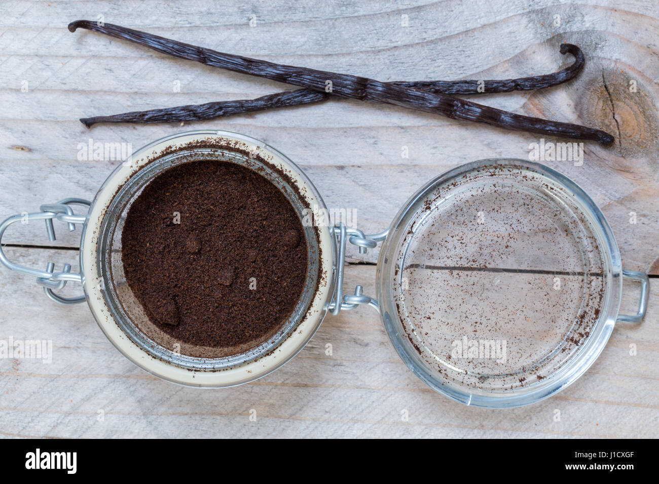 Vanilla in a preserving jar macro Stock Photo - Alamy