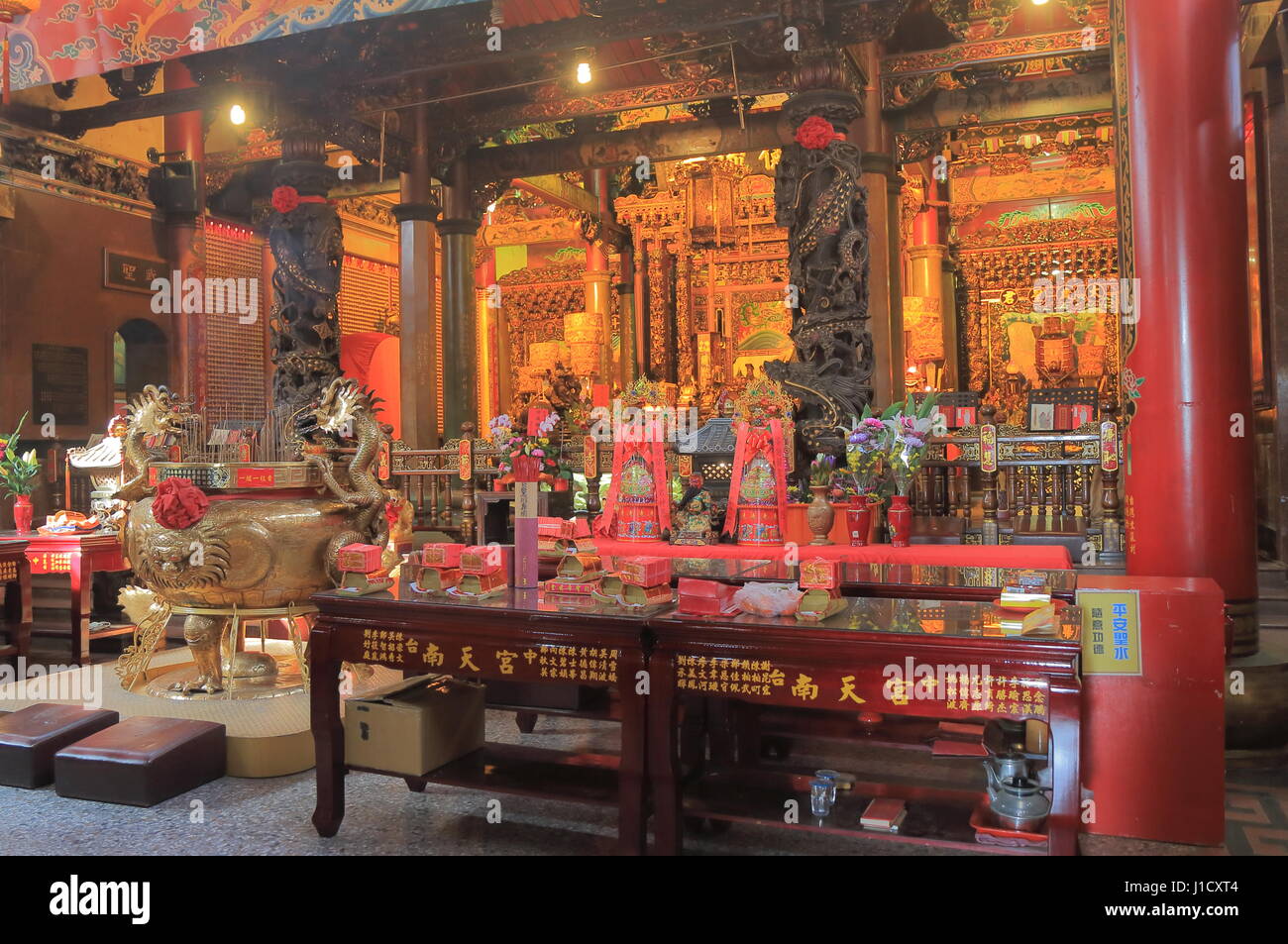 Old taiwanese temple hi-res stock photography and images - Alamy