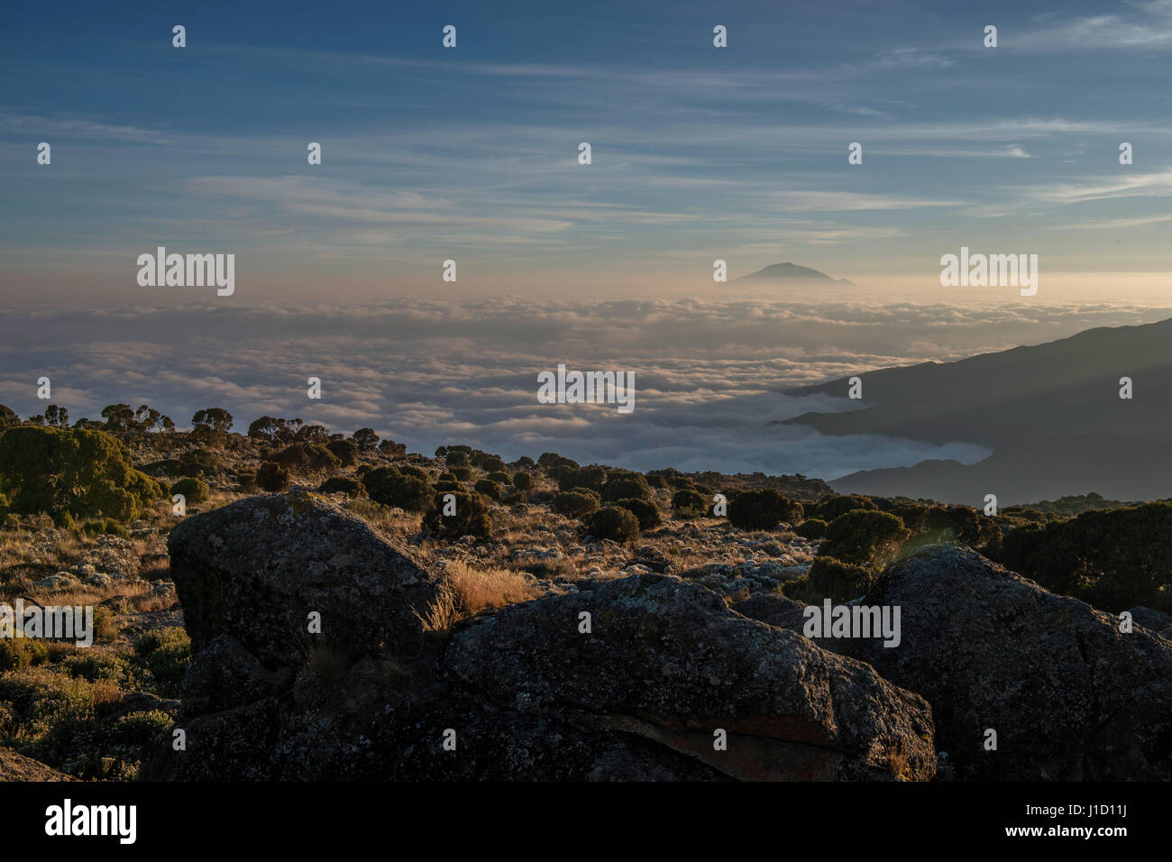 Meru peak hi-res stock photography and images - Alamy