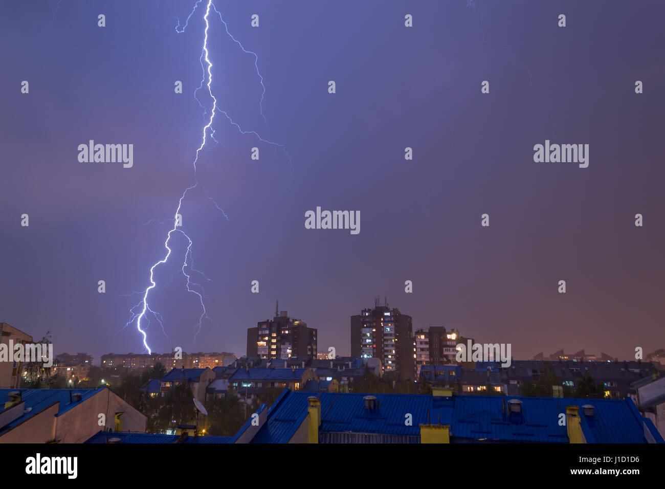 Lightning strike building hi-res stock photography and images - Alamy