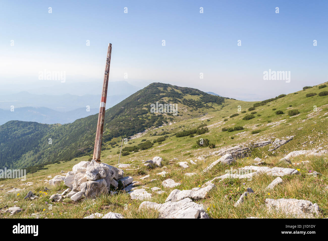 Hiking path mark hi-res stock photography and images - Alamy