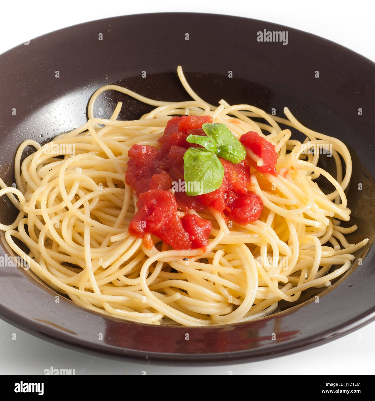 spaghetti with fresh tomato and basil Stock Photo - Alamy