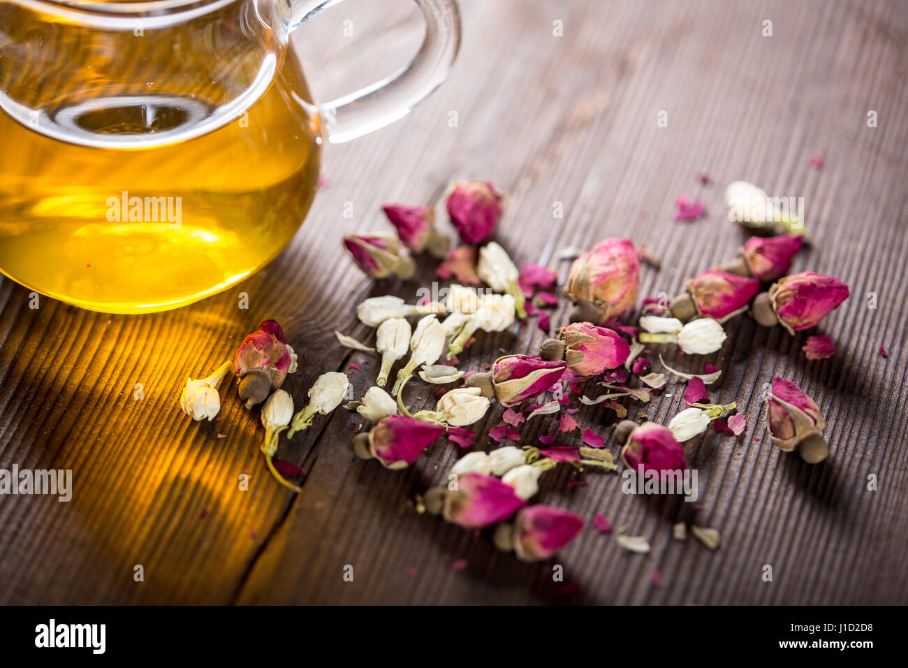 Medium tea rose hi-res stock photography and images - Alamy