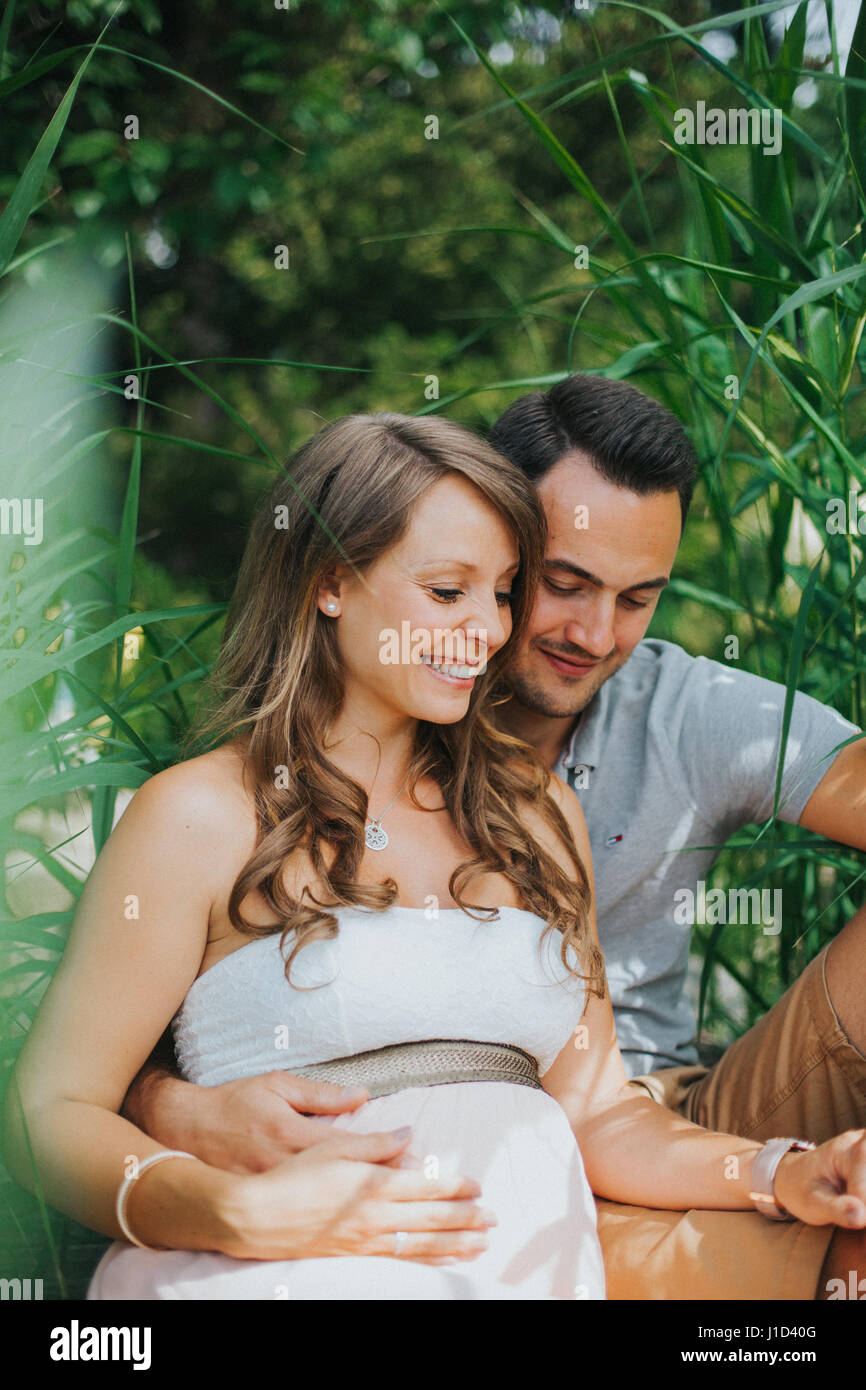 Soon-to-be-parents show their love Stock Photo - Alamy