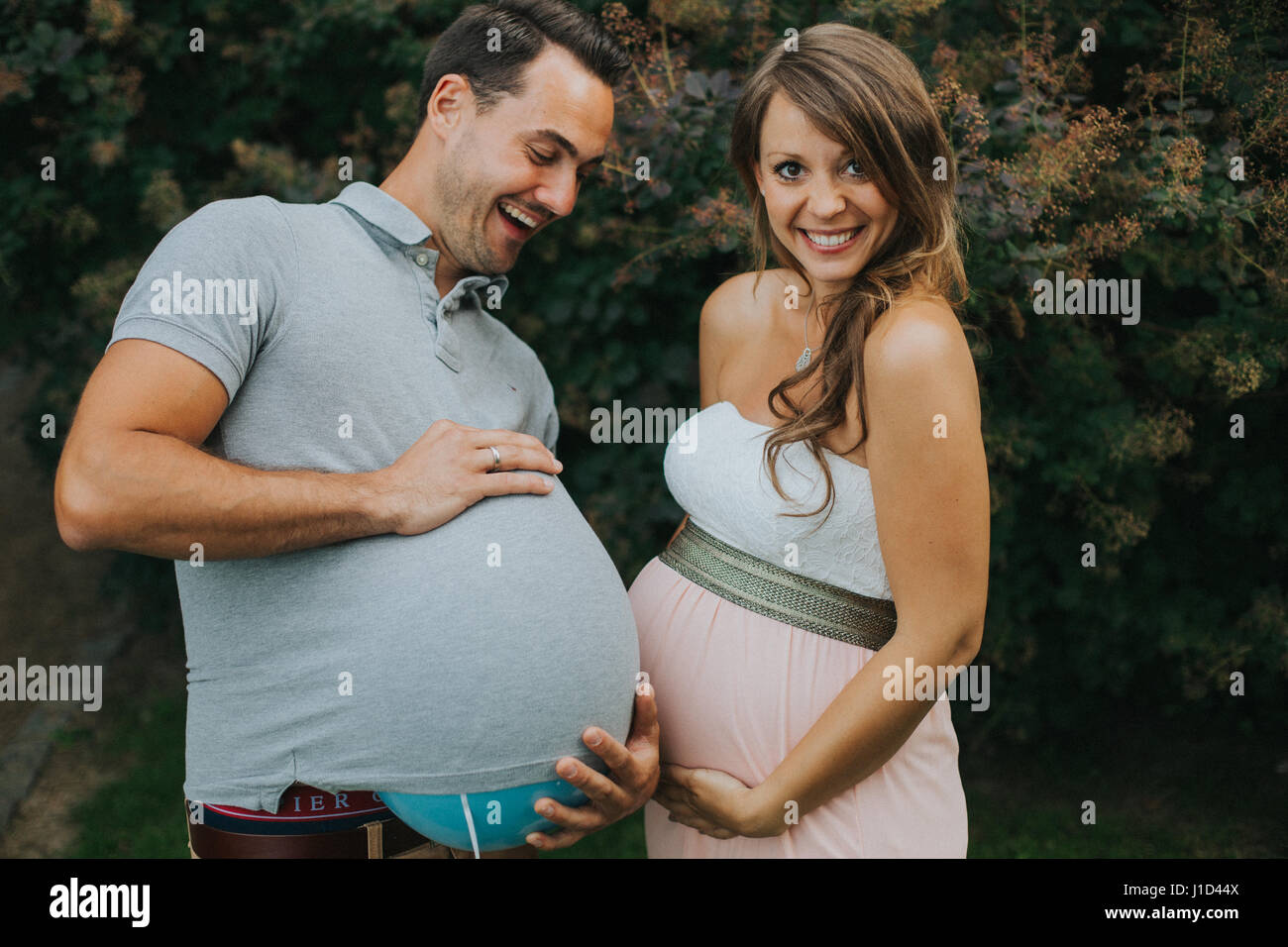 Soon-to-be-parents show their love Stock Photo - Alamy
