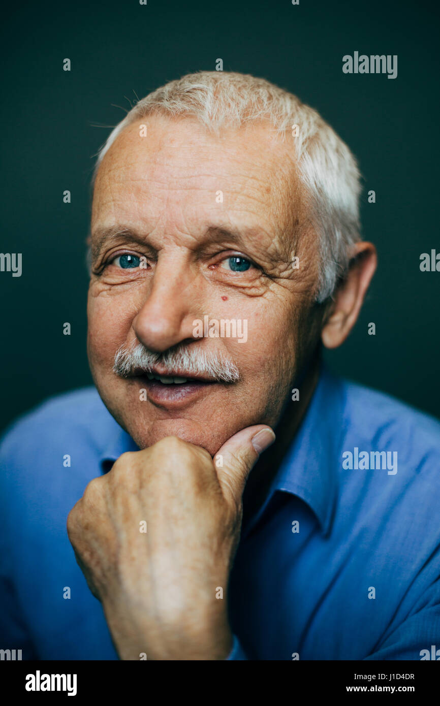 old man smiling Stock Photo - Alamy