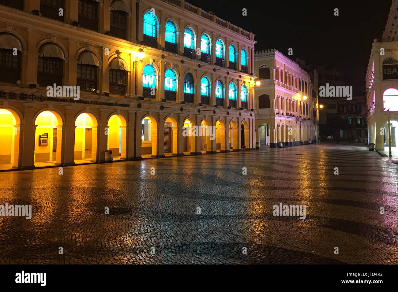 Elongated square hi-res stock photography and images - Alamy