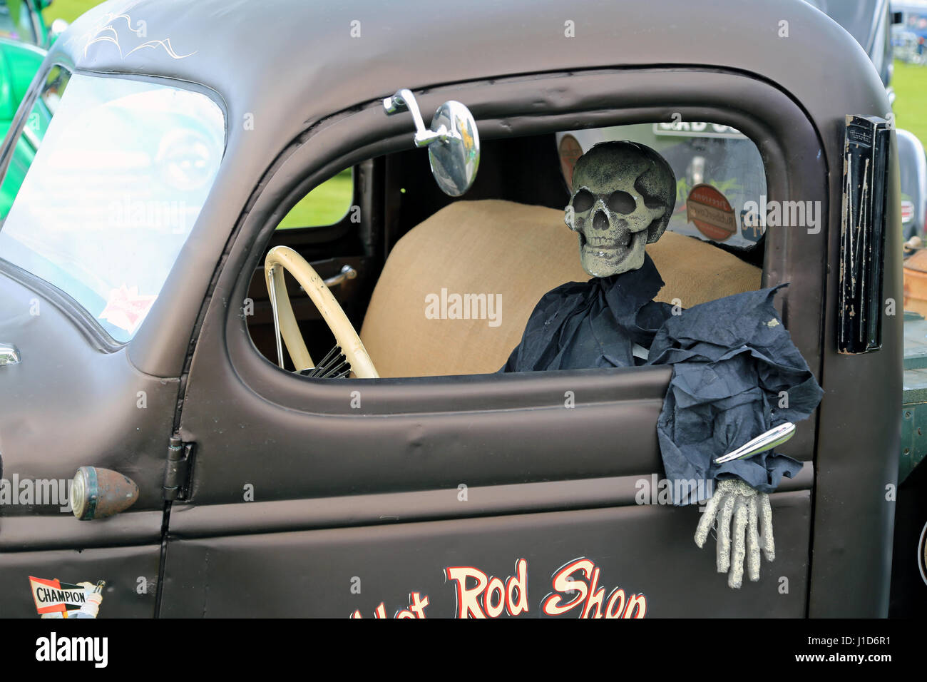 Skeleton driving car hi-res stock photography and images - Alamy