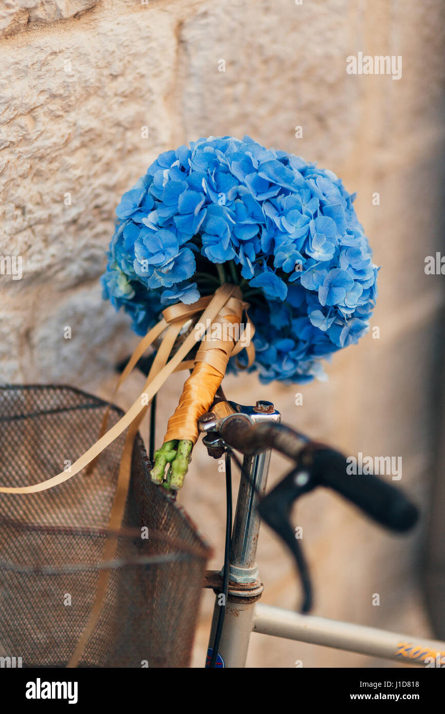 Bouquet of wild flowers on the trunk of a bicycle Stock Photo - Alamy
