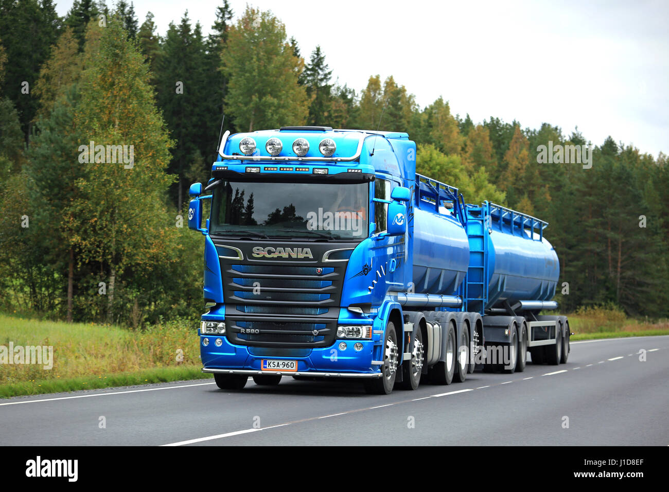 Blue lorry hi-res stock photography and images - Alamy