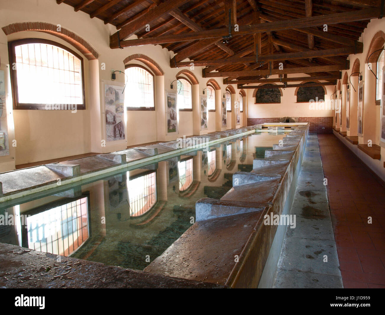 Traditional water tanks hi-res stock photography and images - Alamy