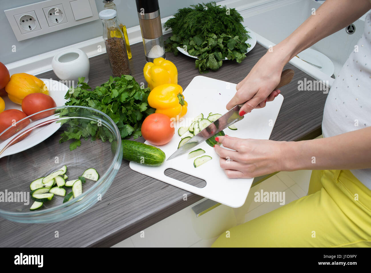 Woman's hands cutting fresh vegetables Stock Photo - Alamy