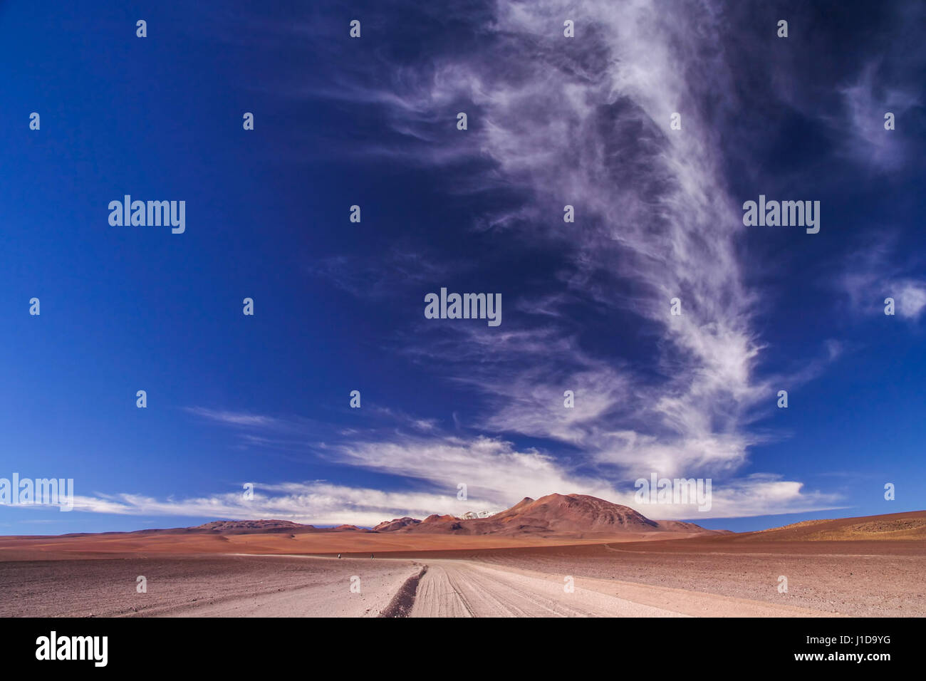 Empty corrugated gravel road in the southern part of bolivian Altiplano ...