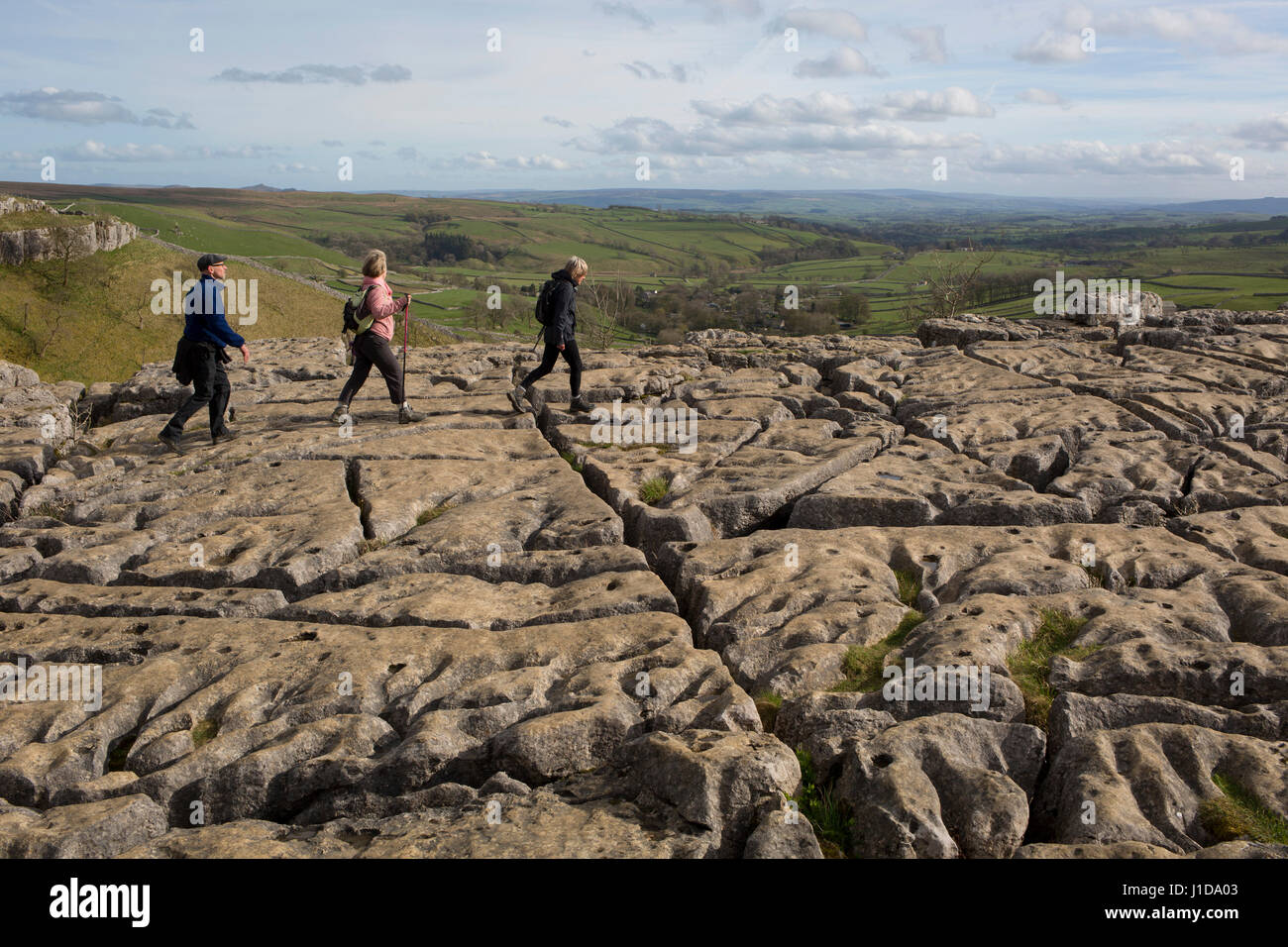 Limestone pavement ing scar hi-res stock photography and images - Alamy