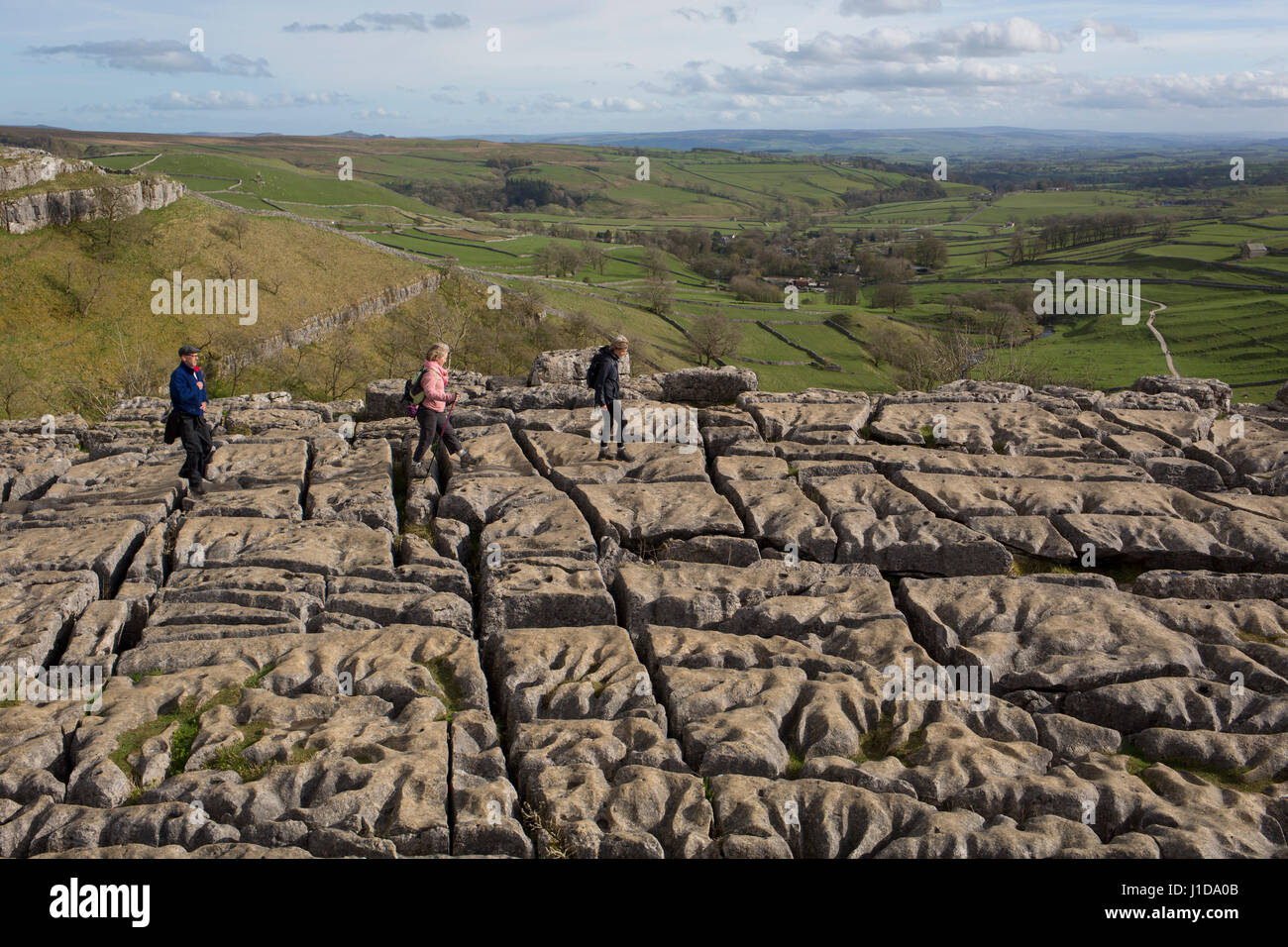 Limestone pavement ing scar hi-res stock photography and images - Alamy