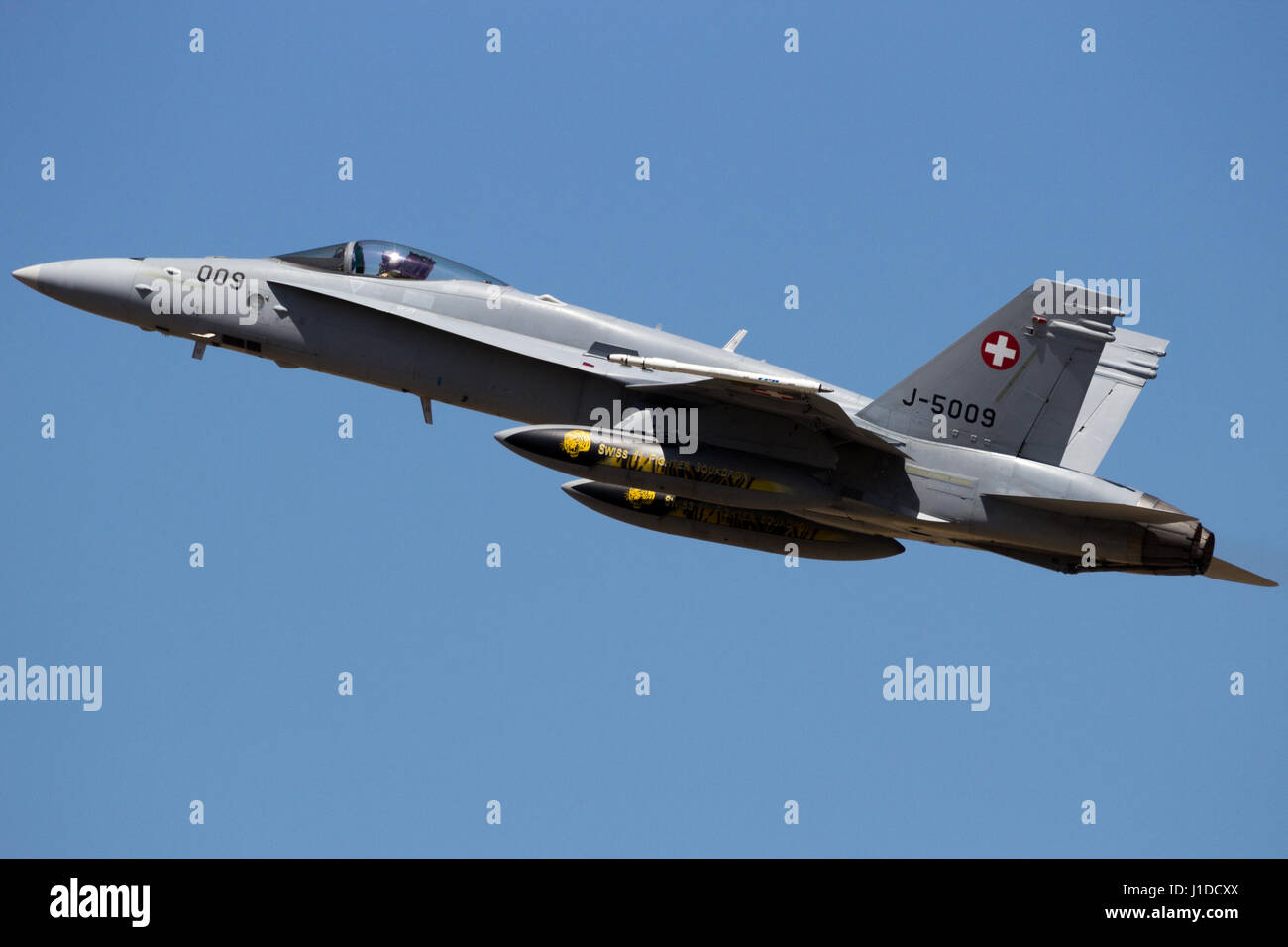F18 fighter hi-res stock photography and images - Alamy