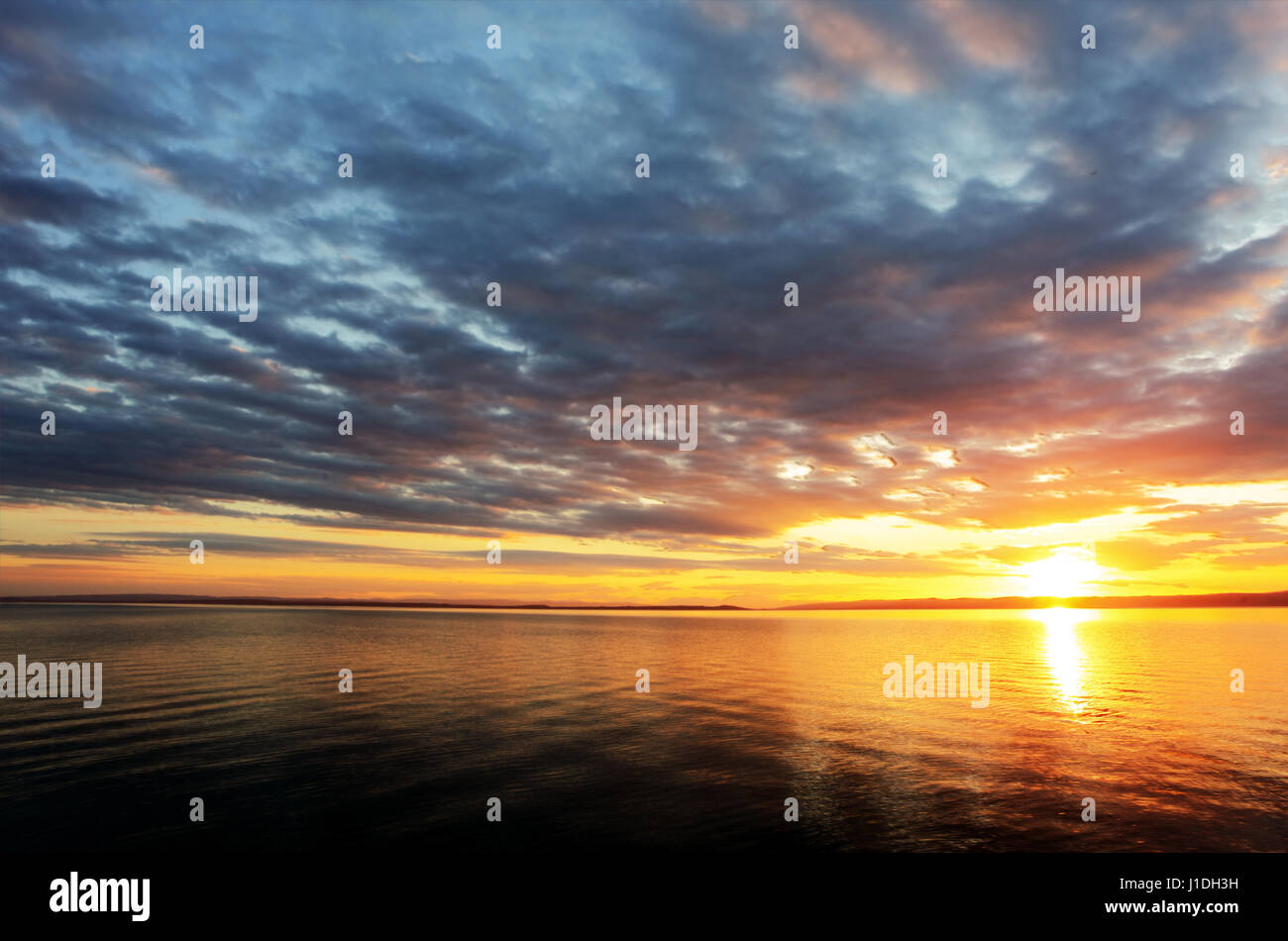 Sunset over water ocean hi-res stock photography and images - Alamy