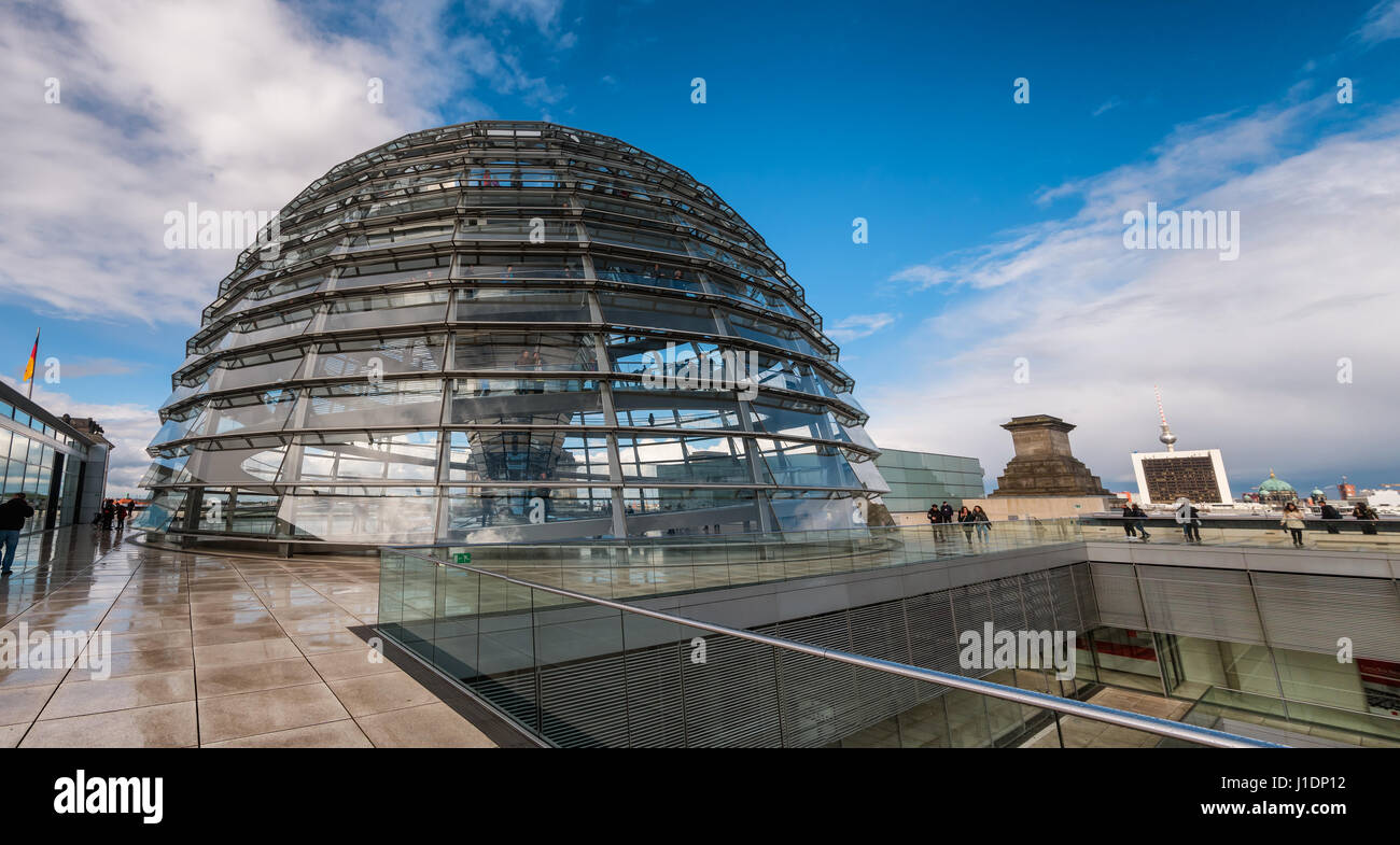Central glass dome exterior hi-res stock photography and images - Alamy