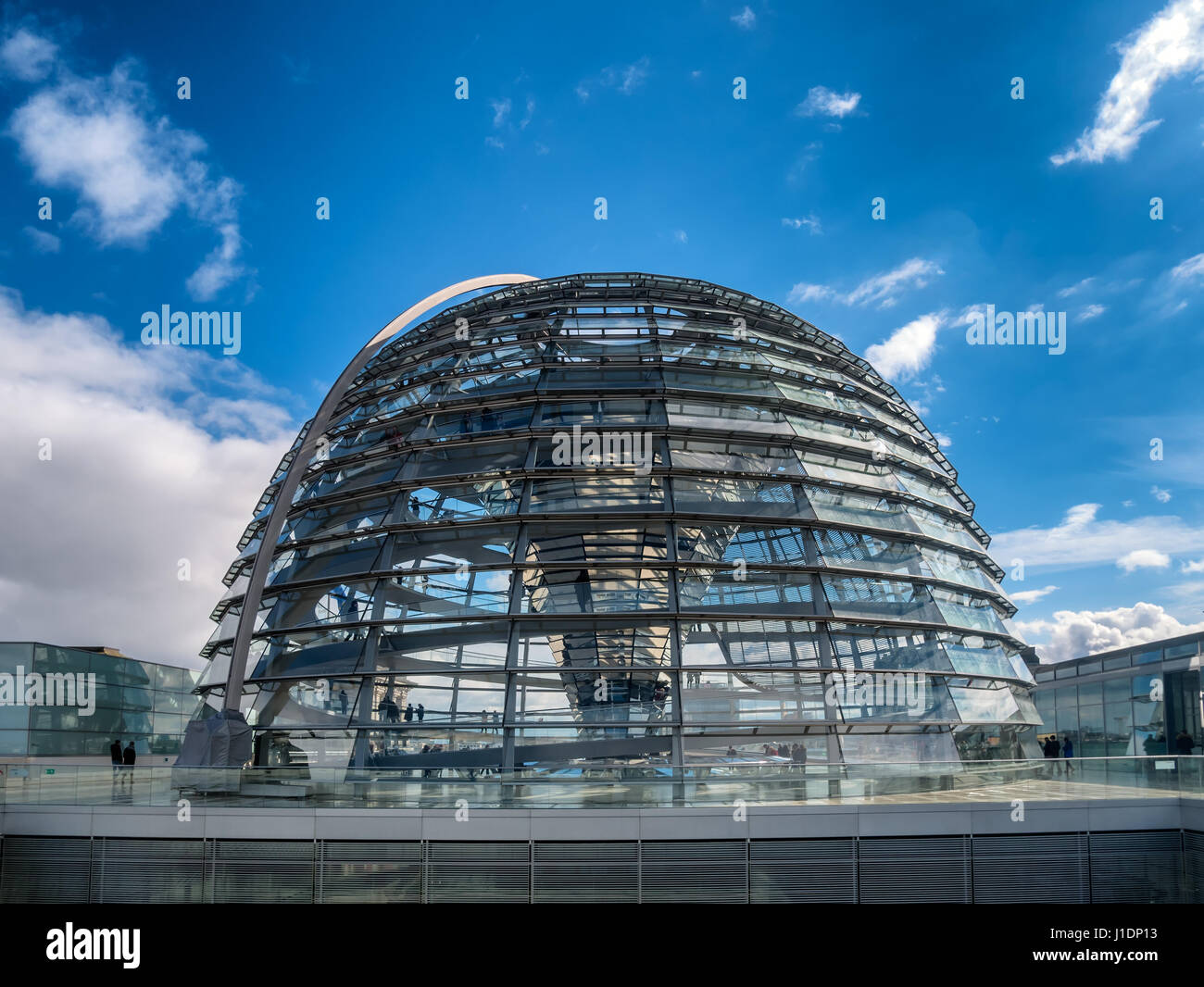 Modern white building with dome hi-res stock photography and images - Alamy