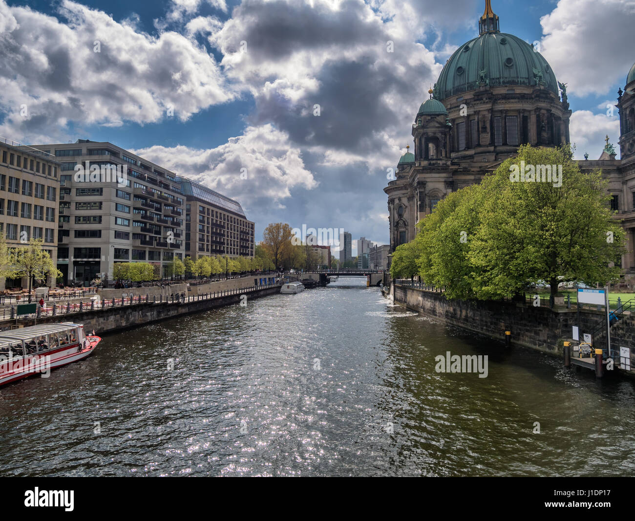 River Spree with tour boats in Berlin Mitte, Germany Stock Photo - Alamy