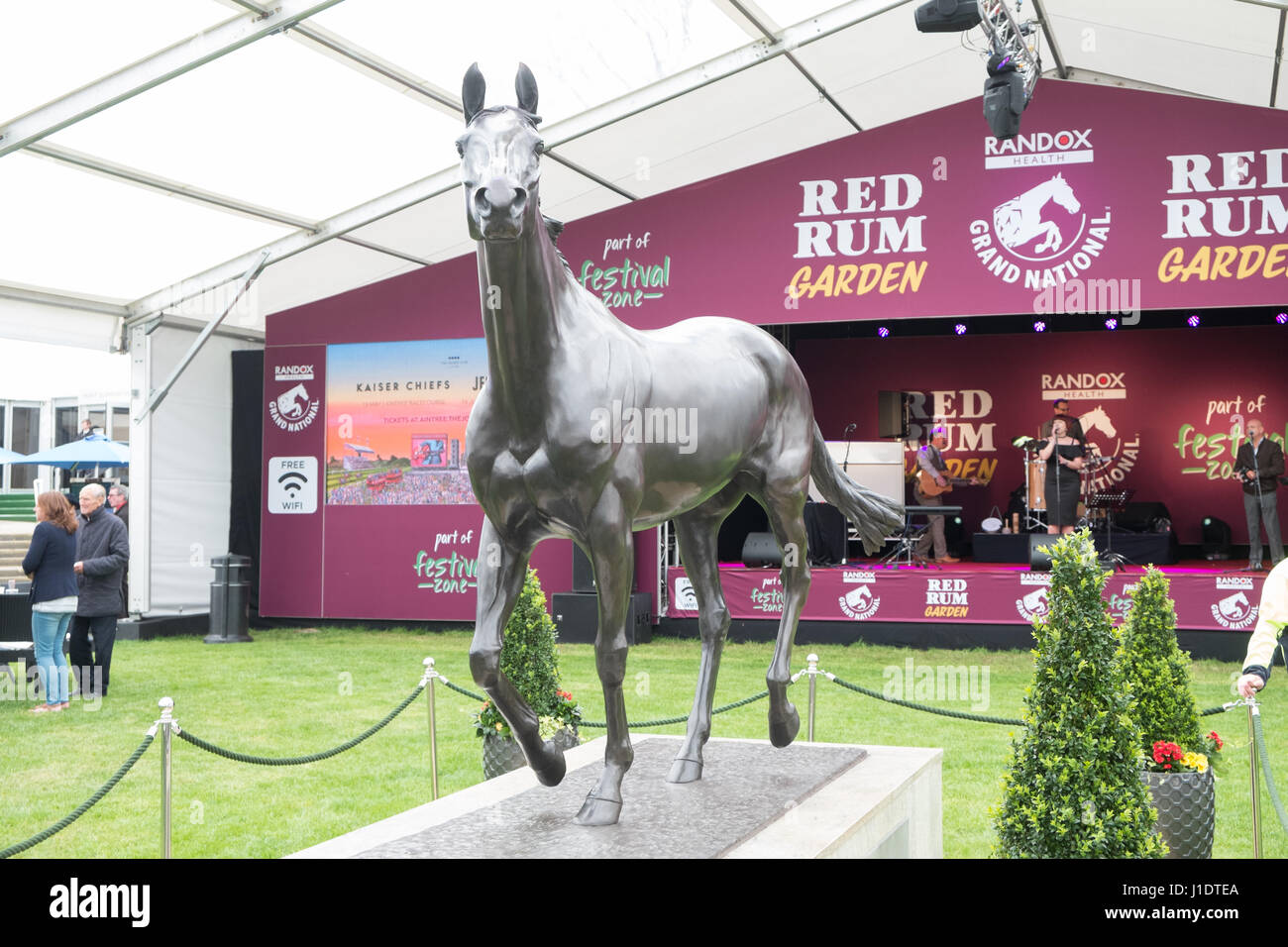 Red rum horse statue hi-res stock photography and images - Alamy