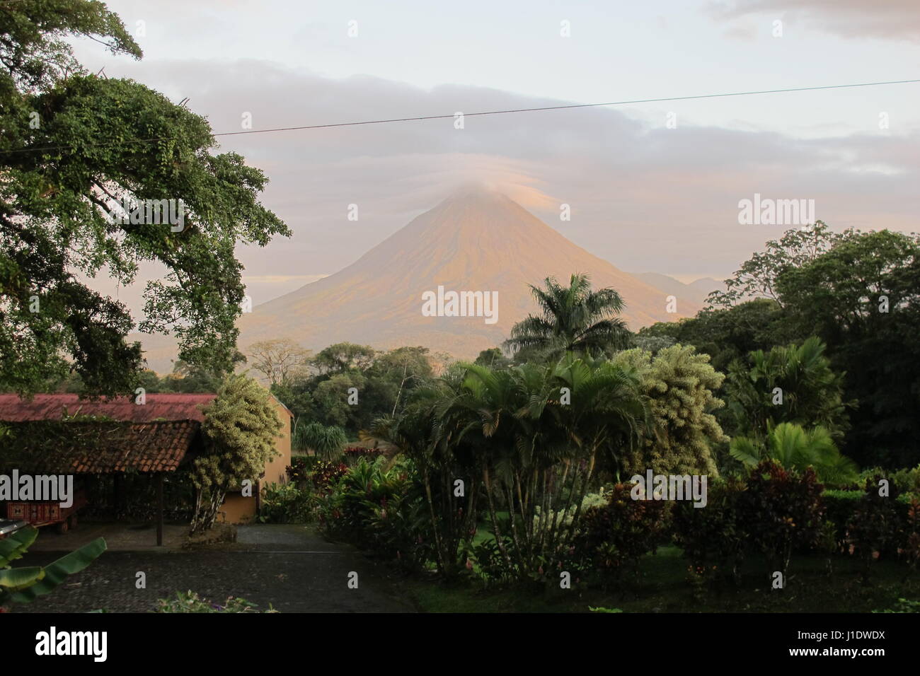 Vulcano arenal hi-res stock photography and images - Alamy
