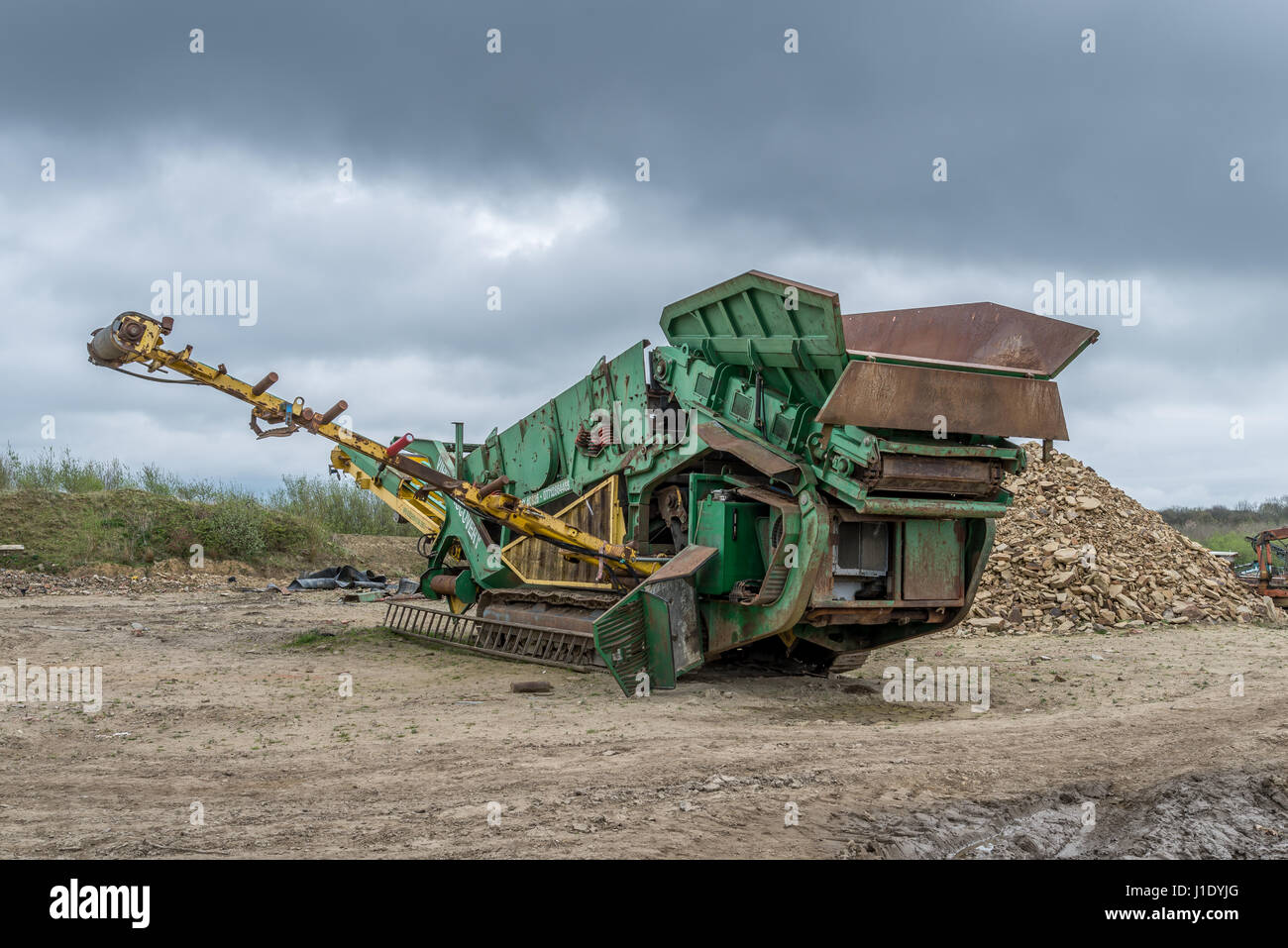 Viper discovery portable screener at a disused quarry in West Yorkshire ...