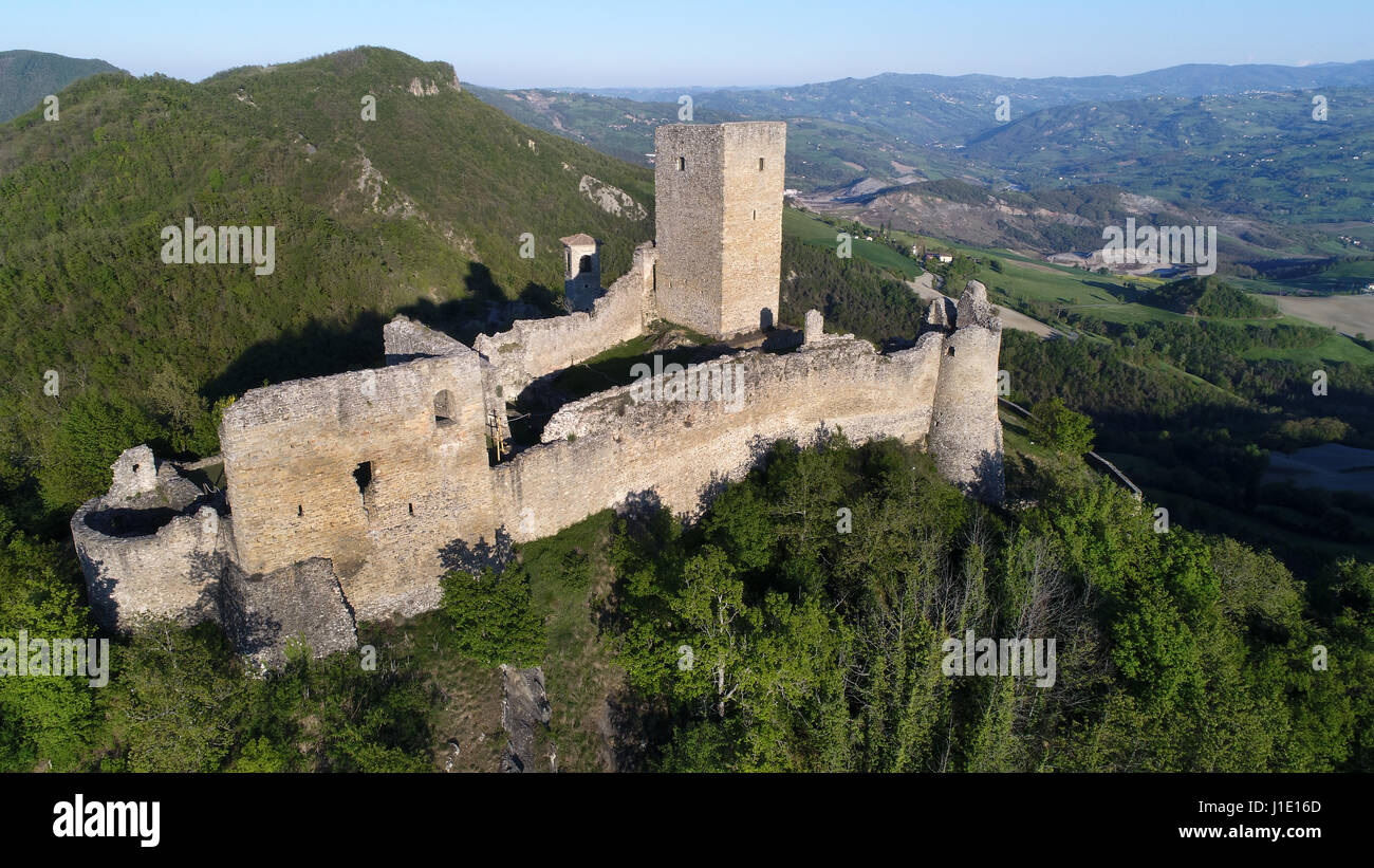 Carpineti Castle on the Matilde di Canossa walks in Reggio Emilia hills ...