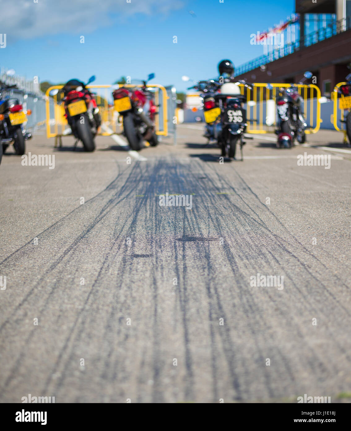 Skid marks road hi-res stock photography and images - Alamy