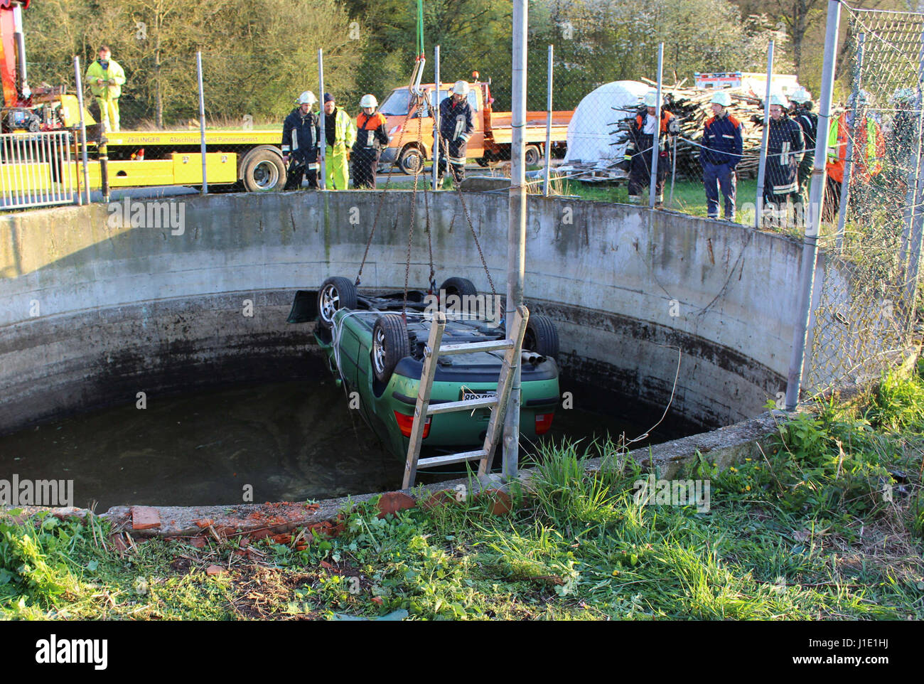 Manure pit hi-res stock photography and images - Alamy