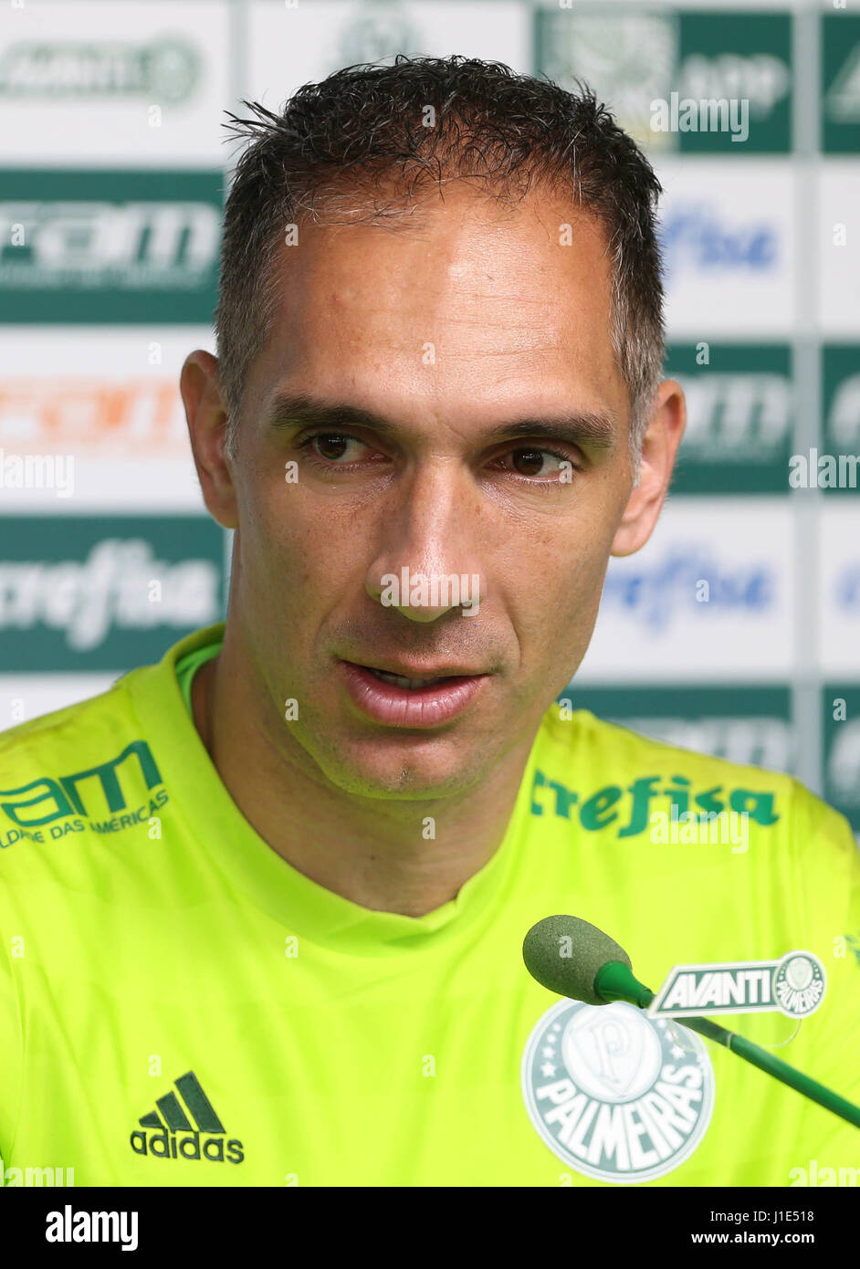 SÃO PAULO, SP - 20.04.2017: TREINO DO PALMEIRAS - The goalkeeper ...