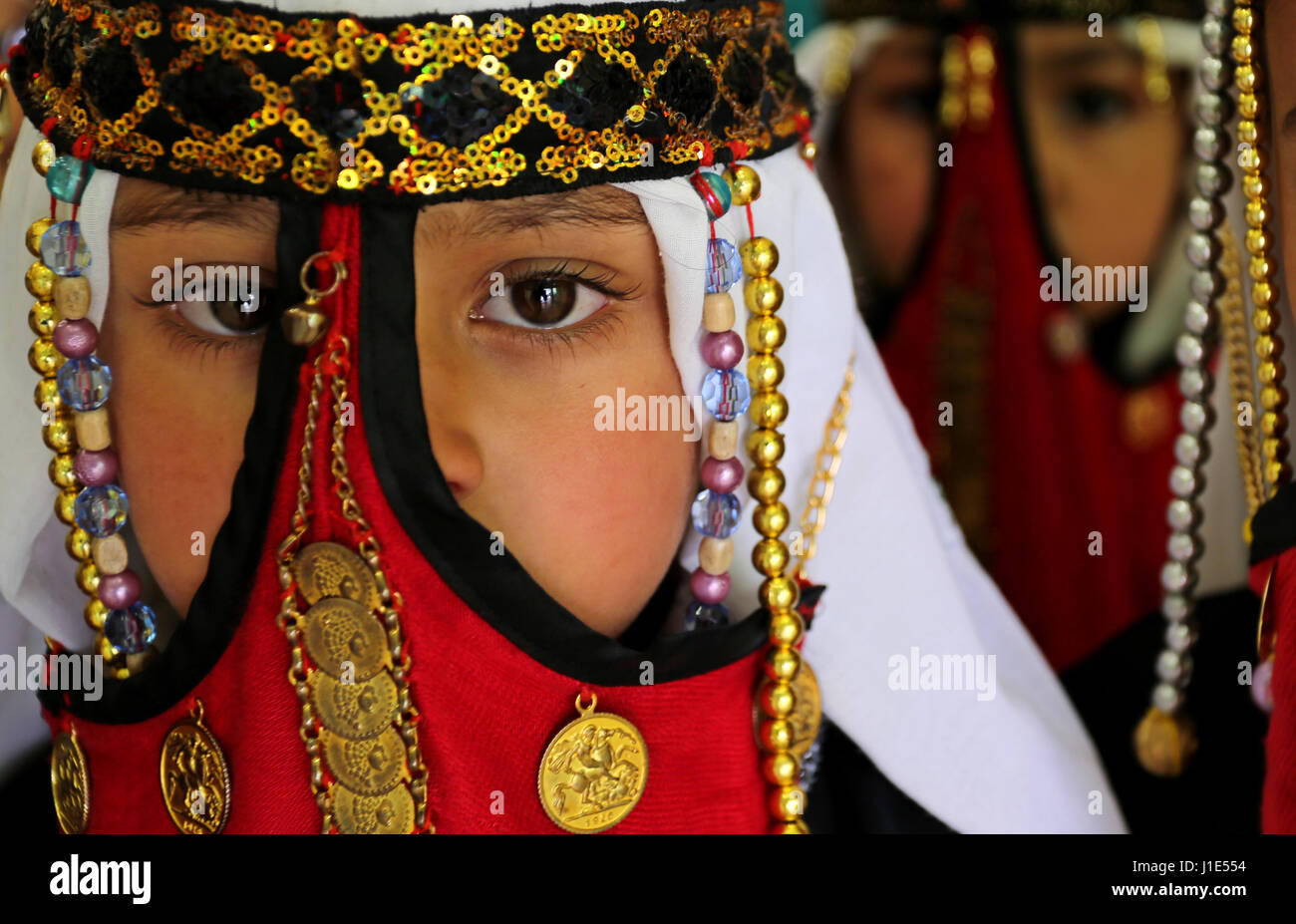 Gaza City, Gaza Strip. 20th Apr, 2017. Palestinian girls wear heritage ...