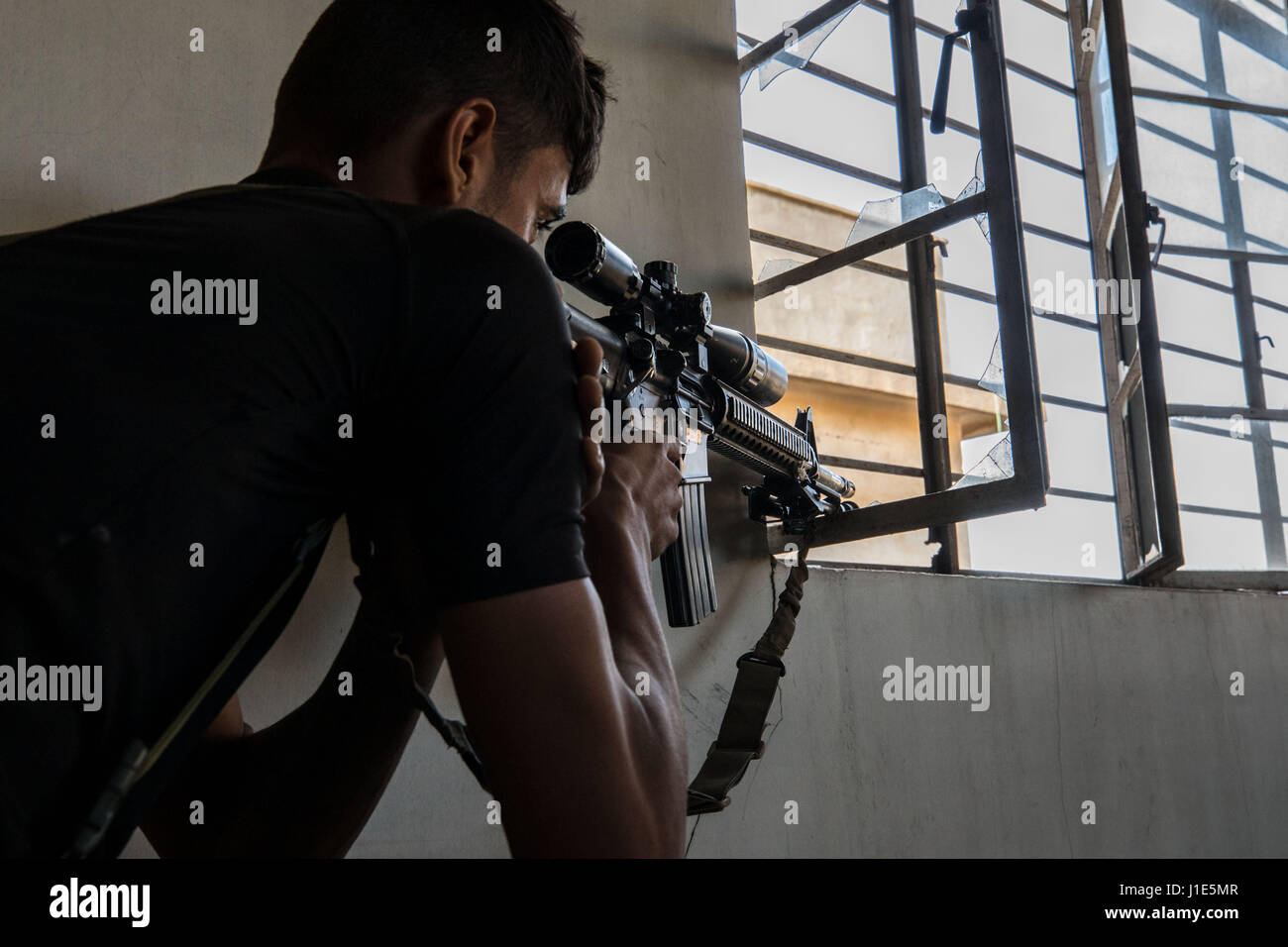 Nineveh isis sniper hi-res stock photography and images - Alamy