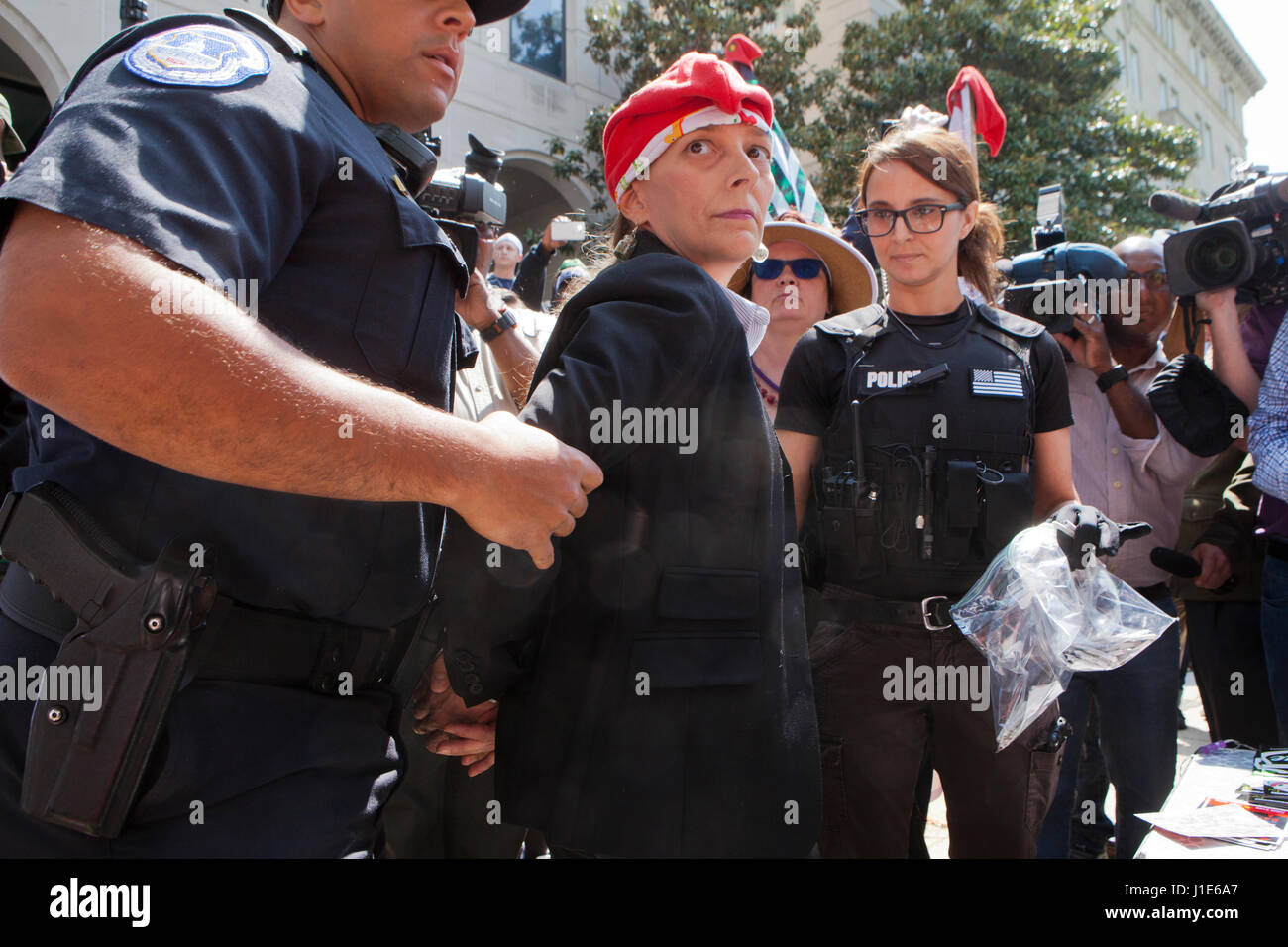 Police making arrest hi-res stock photography and images - Alamy